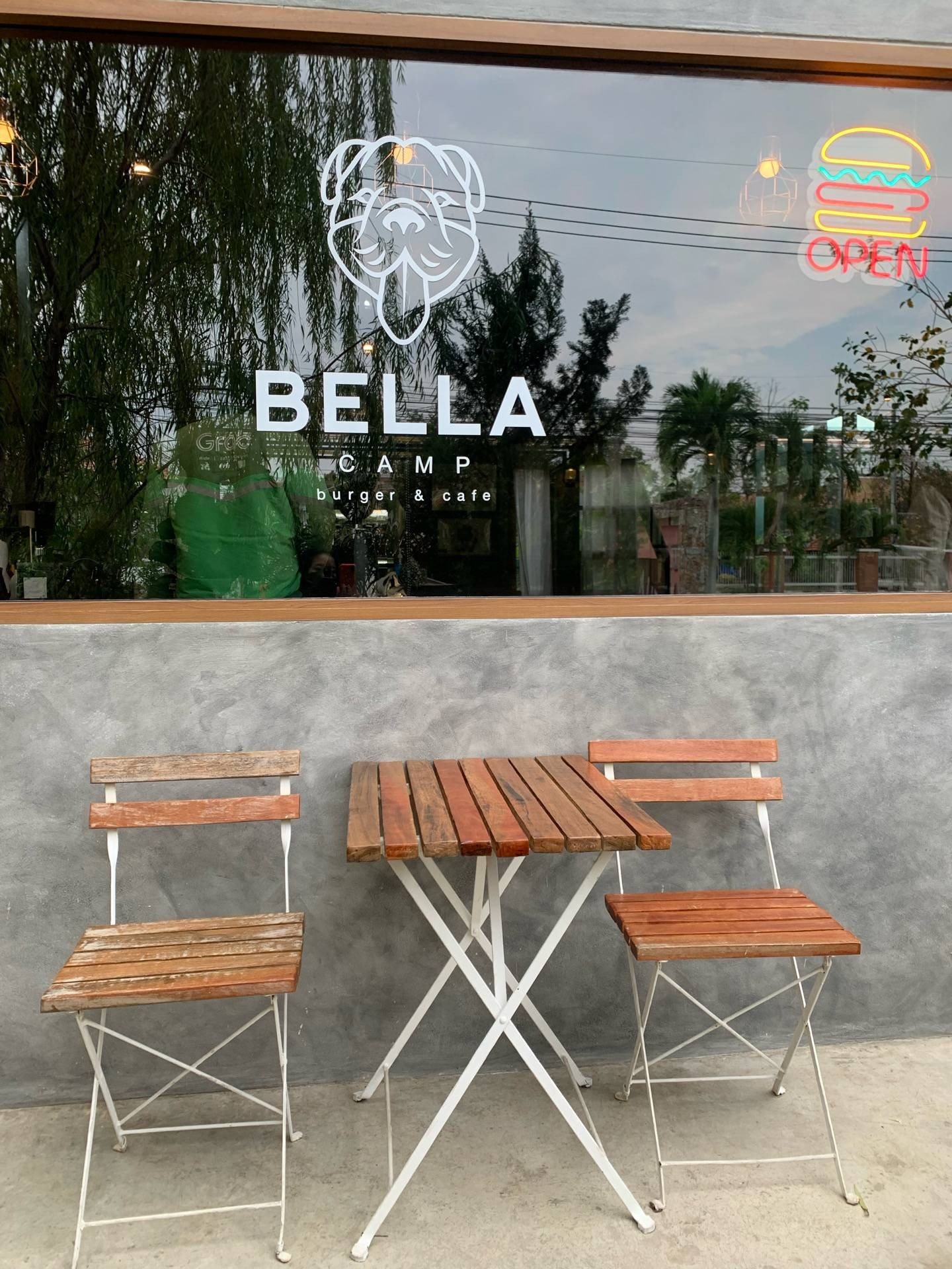 รีวิว Bella camp เบลล่าแคมป์ - ร้านชิลในสวน