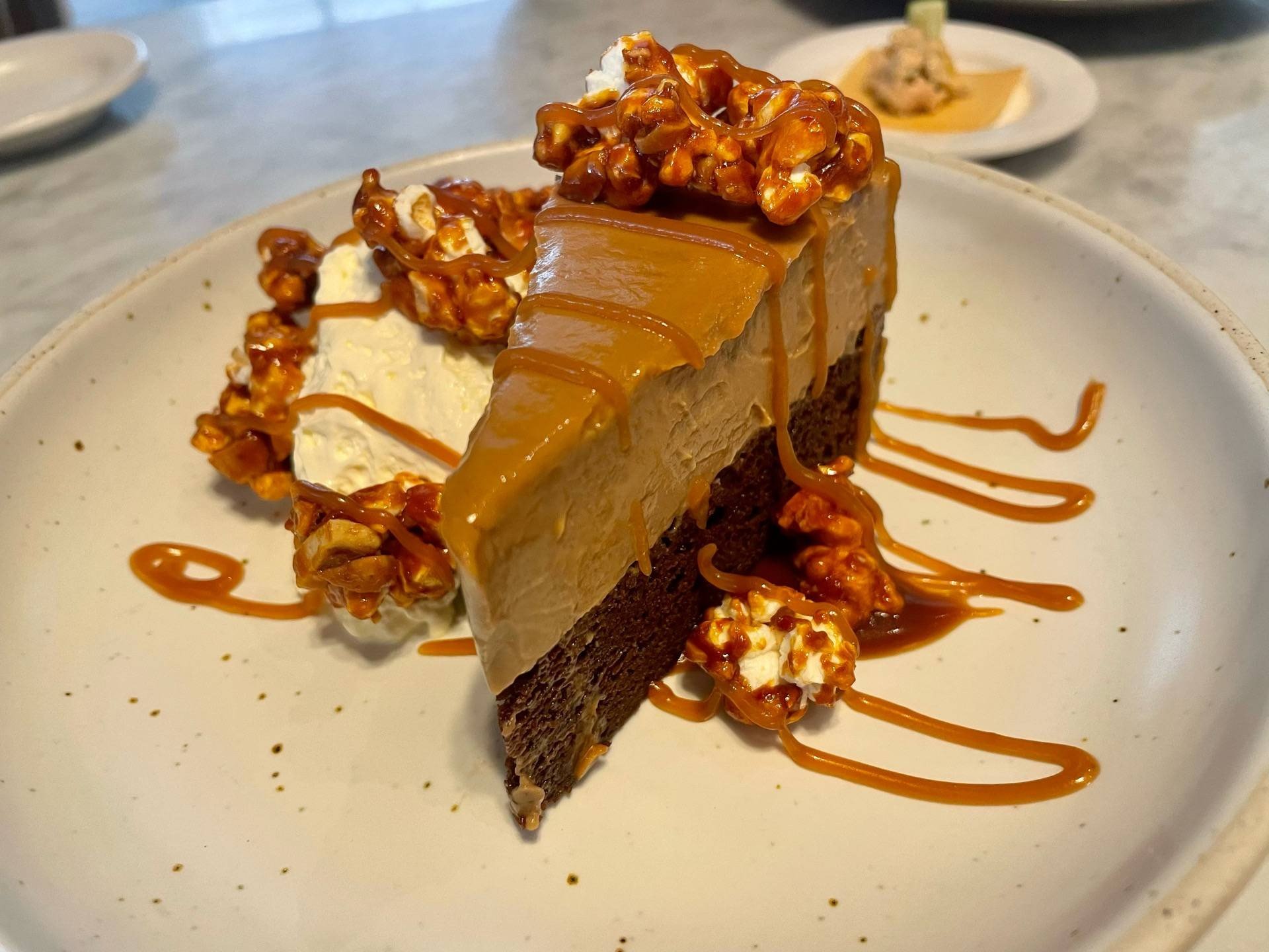 10 ร้านเค้กอยุธยา เนื้อเค้กนุ่มฟูชวนลิ้มลอง กินเพลินชิ้นเดียวไม่พอ!