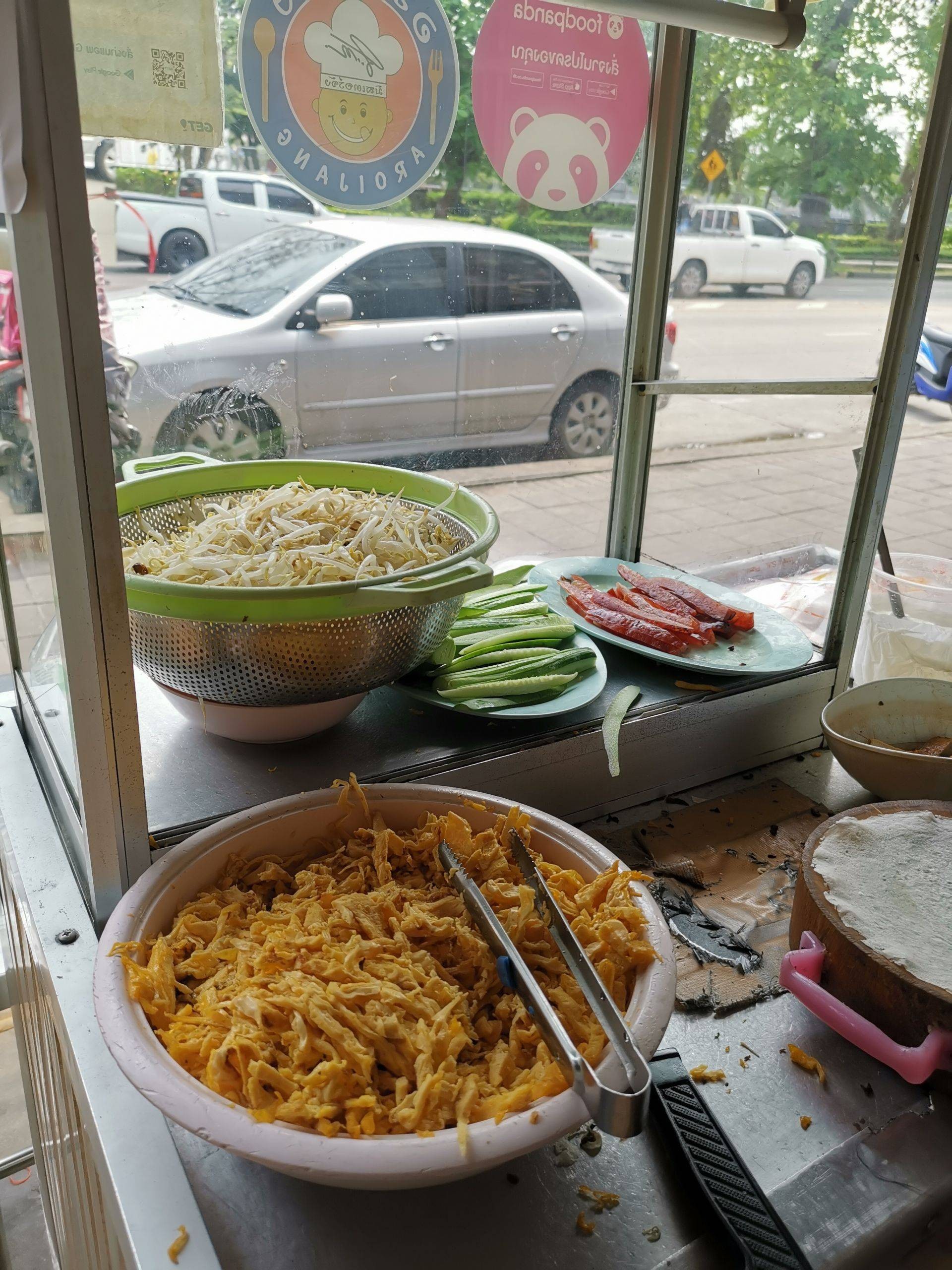 รูป หมูกรอบนายไซ ประชาชื่น - Wongnai