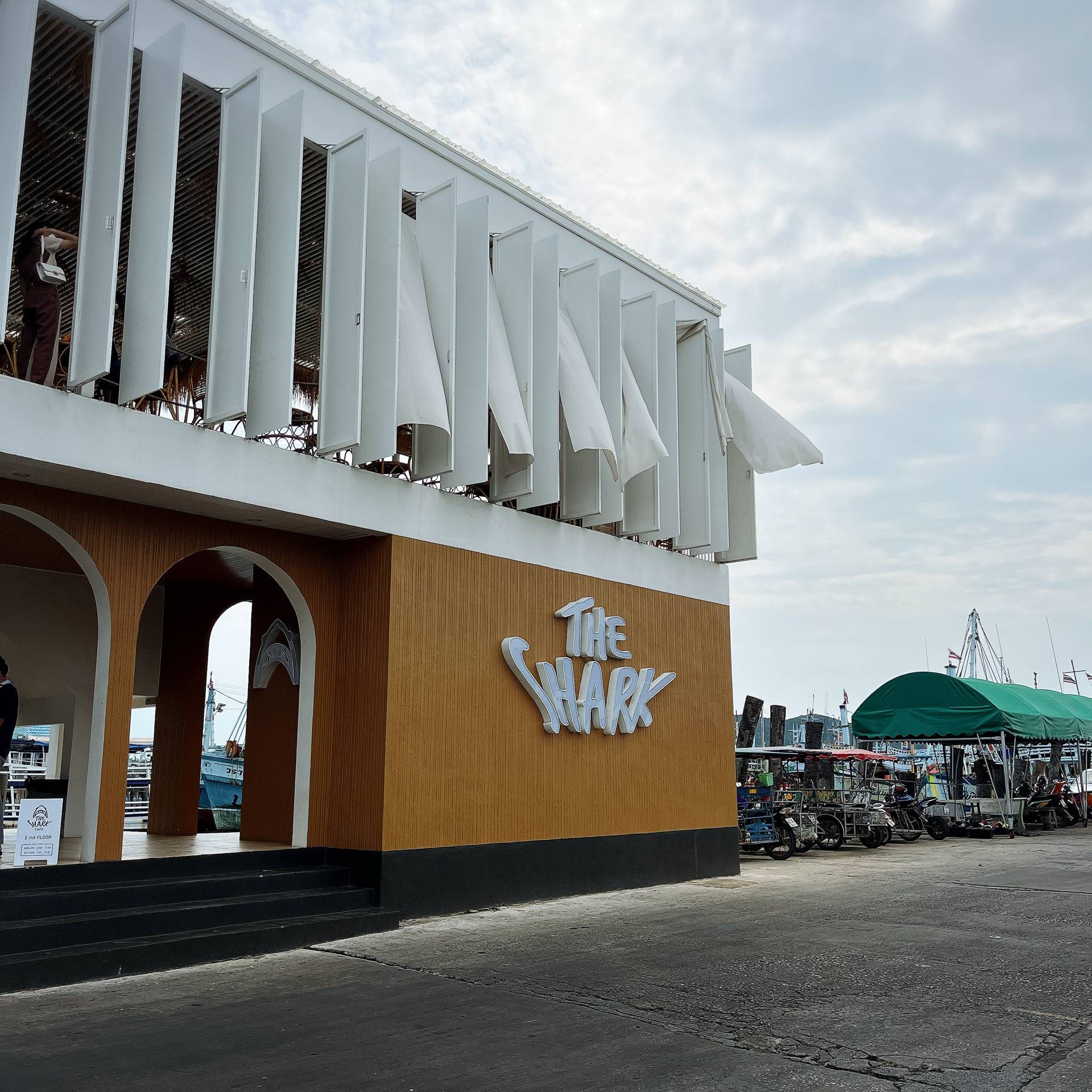 รีวิว The shark cafe - วิวดี เครื่องดื่มดี