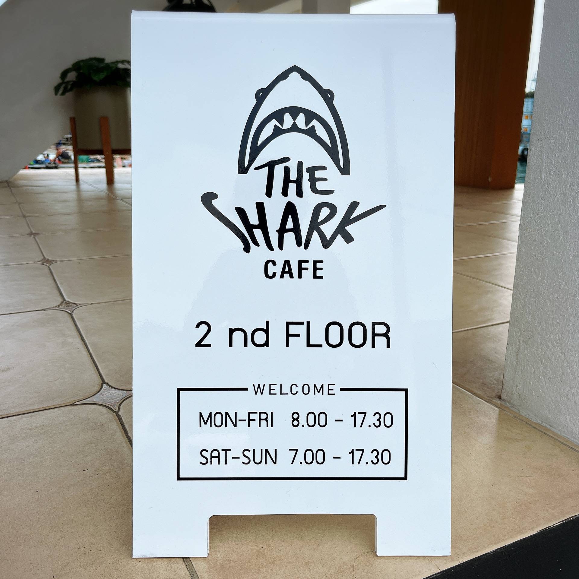 รูป The shark cafe