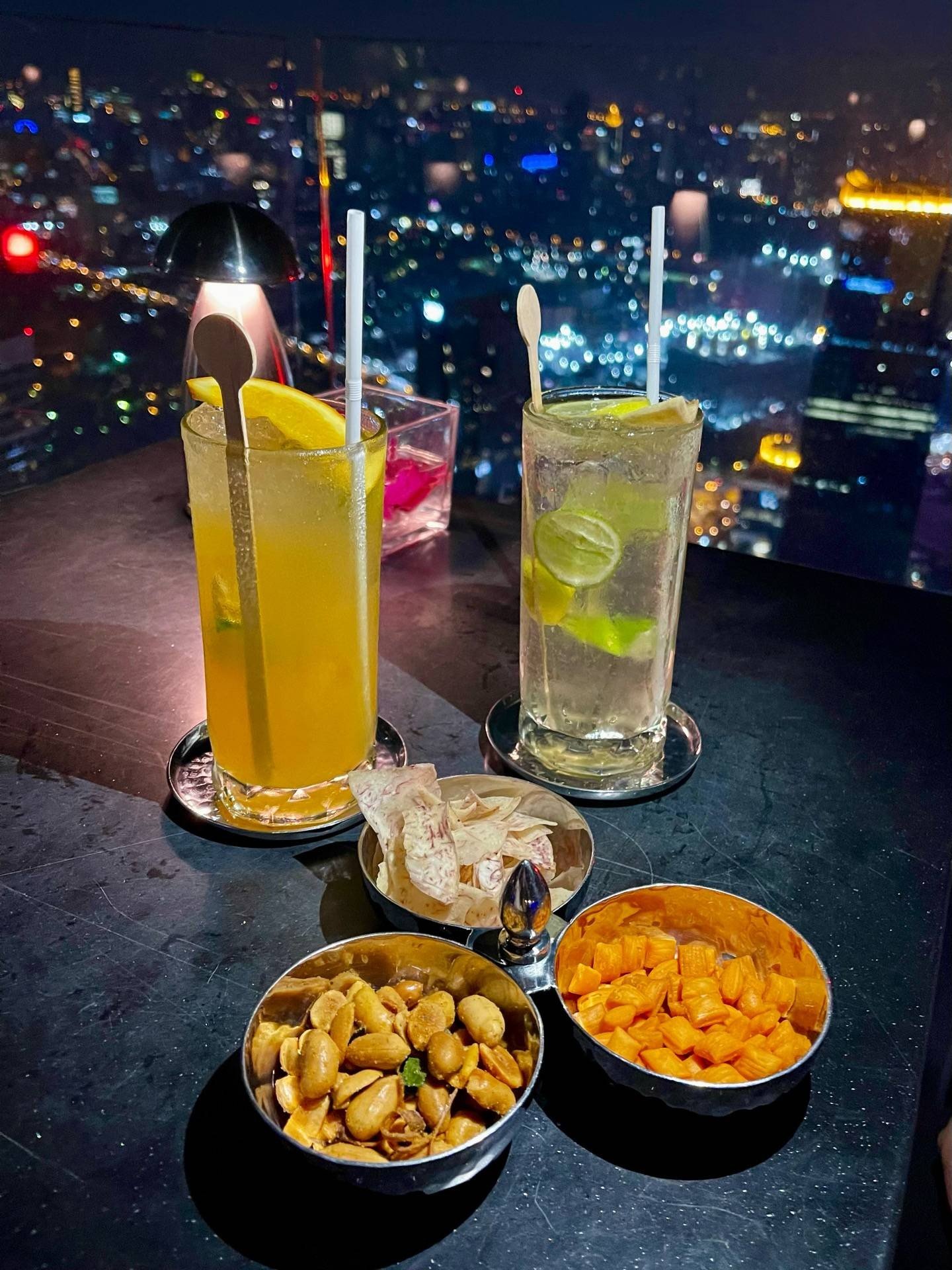 รูป Vertigo and Moon Bar