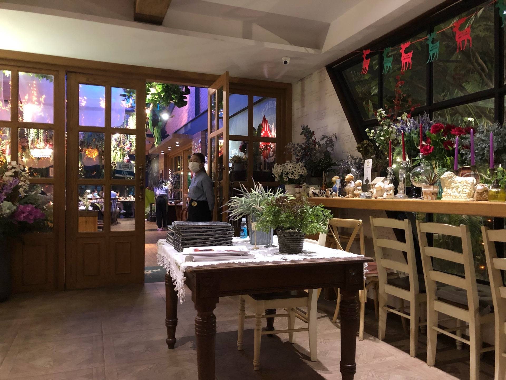 รีวิว PATA PLANTATION - ร้านสวย ดนตรีเพราะ อาหารอร่อย - Wongnai