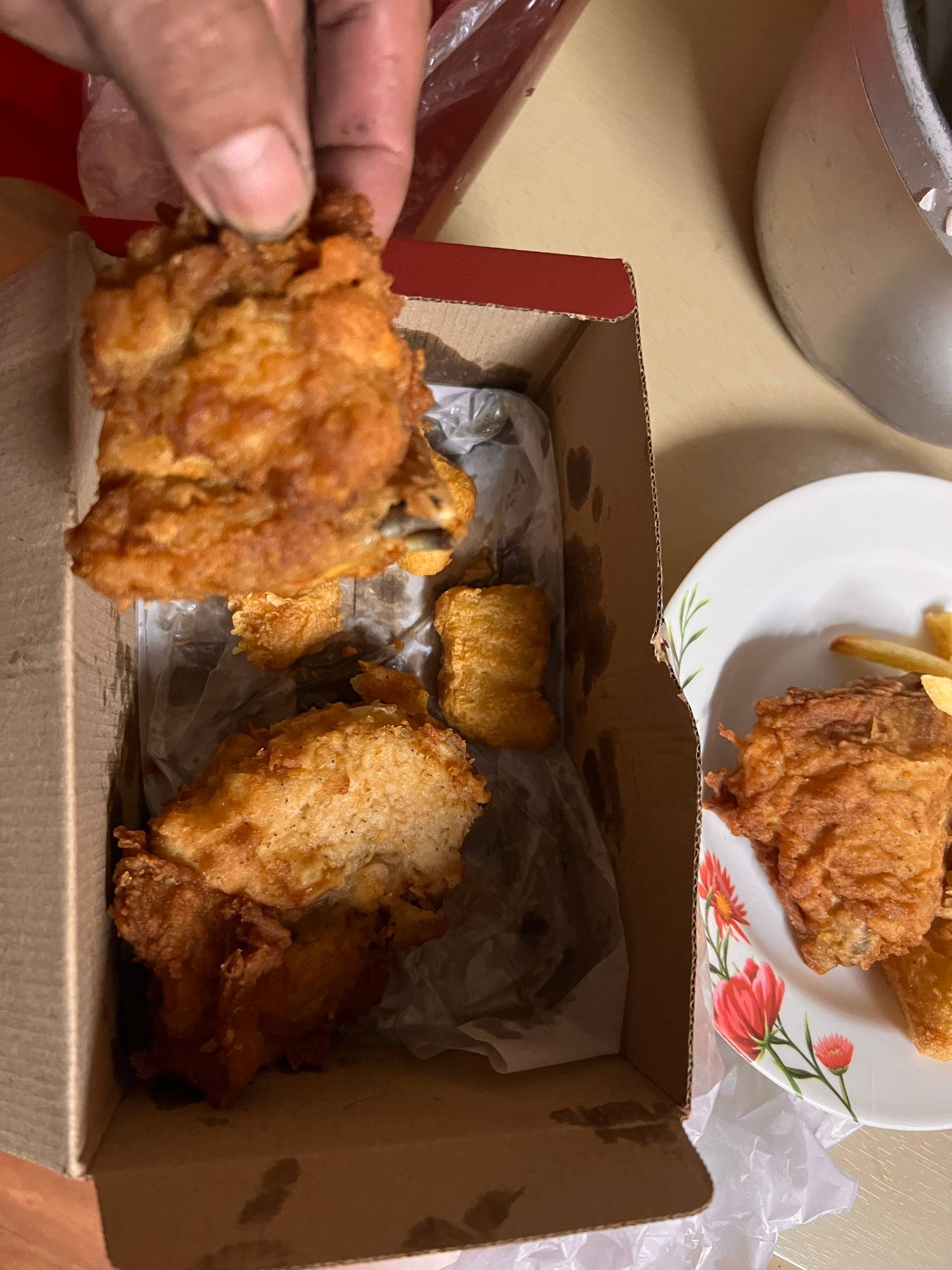 รีวิว KFC บิ๊กซีเพชรเกษม พาวเวอร์เซ็นเตอร์ ไดร์ทรู - ไม่พอใจ สั่งชุดสุดใจ ได้เศษไก่เล็กๆ ...