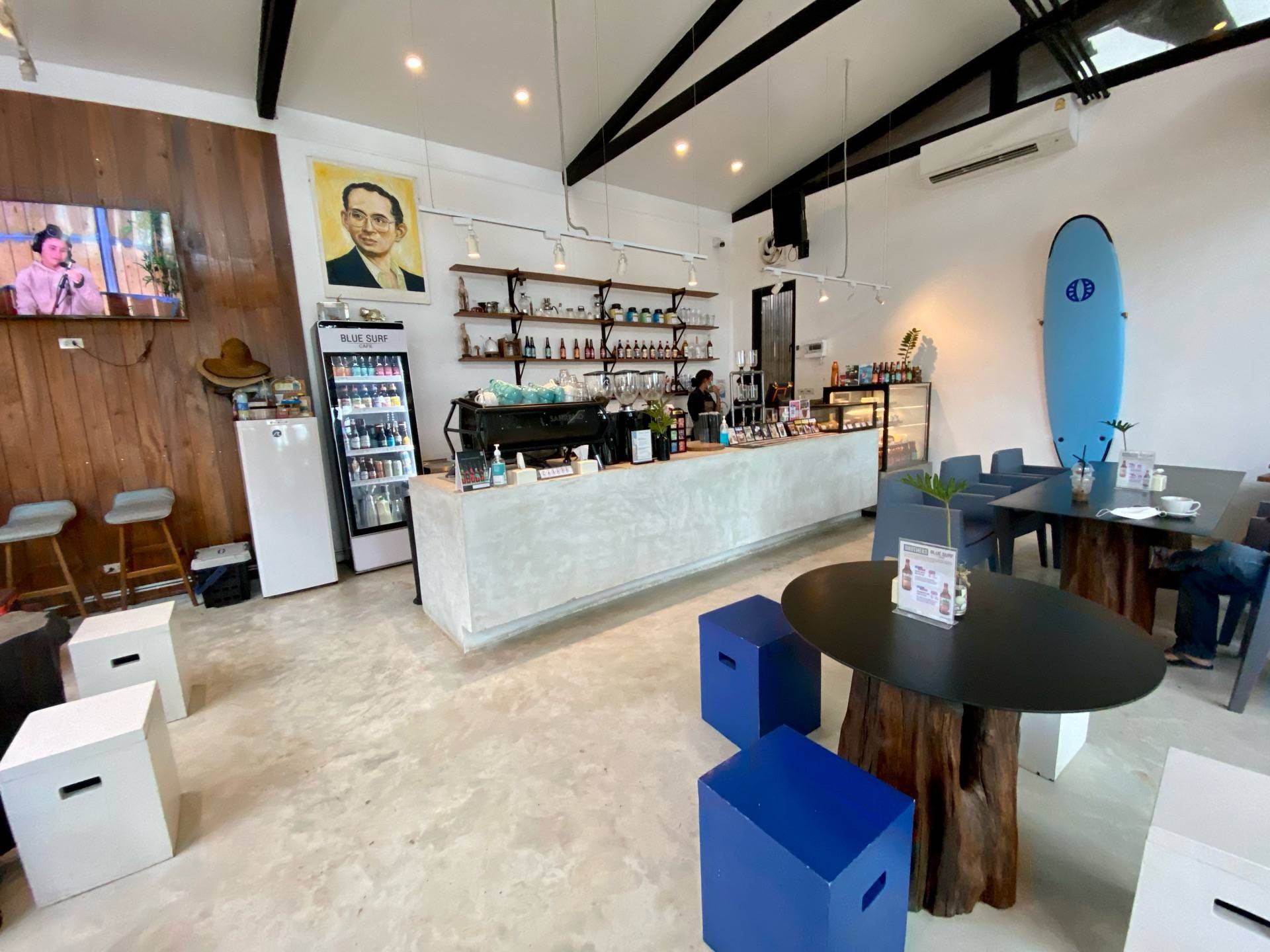 รีวิว Blue Surf Cafe - คาเฟ่ริมหาดเก๋ๆ มีเครื่องดื่มเยอะ