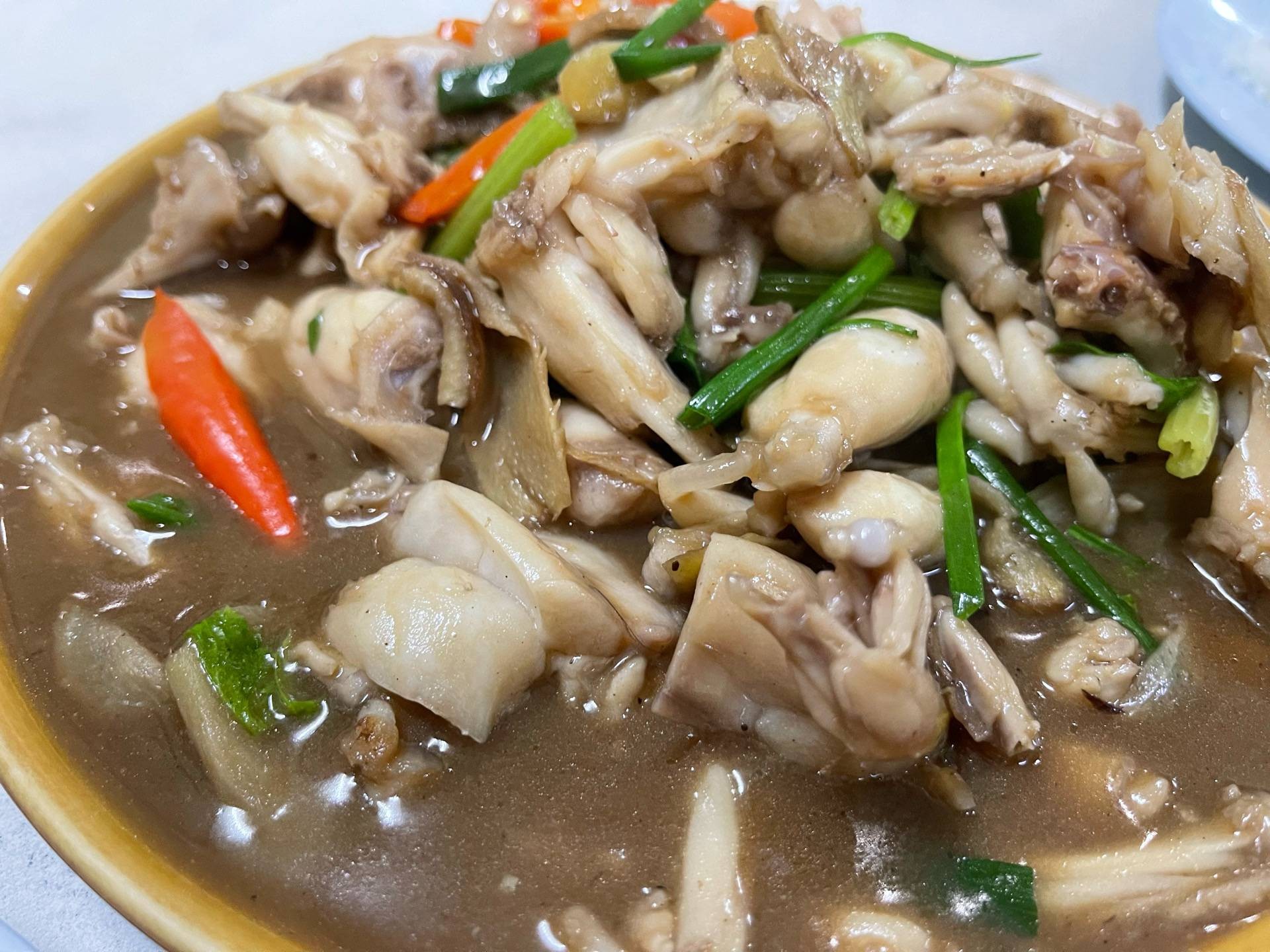 รีวิว ร้านอาหารใบหยก Baiyok Restaurant - กบผัดขิง กบภูเขาตัวโตๆ ใหญ่มาก ...