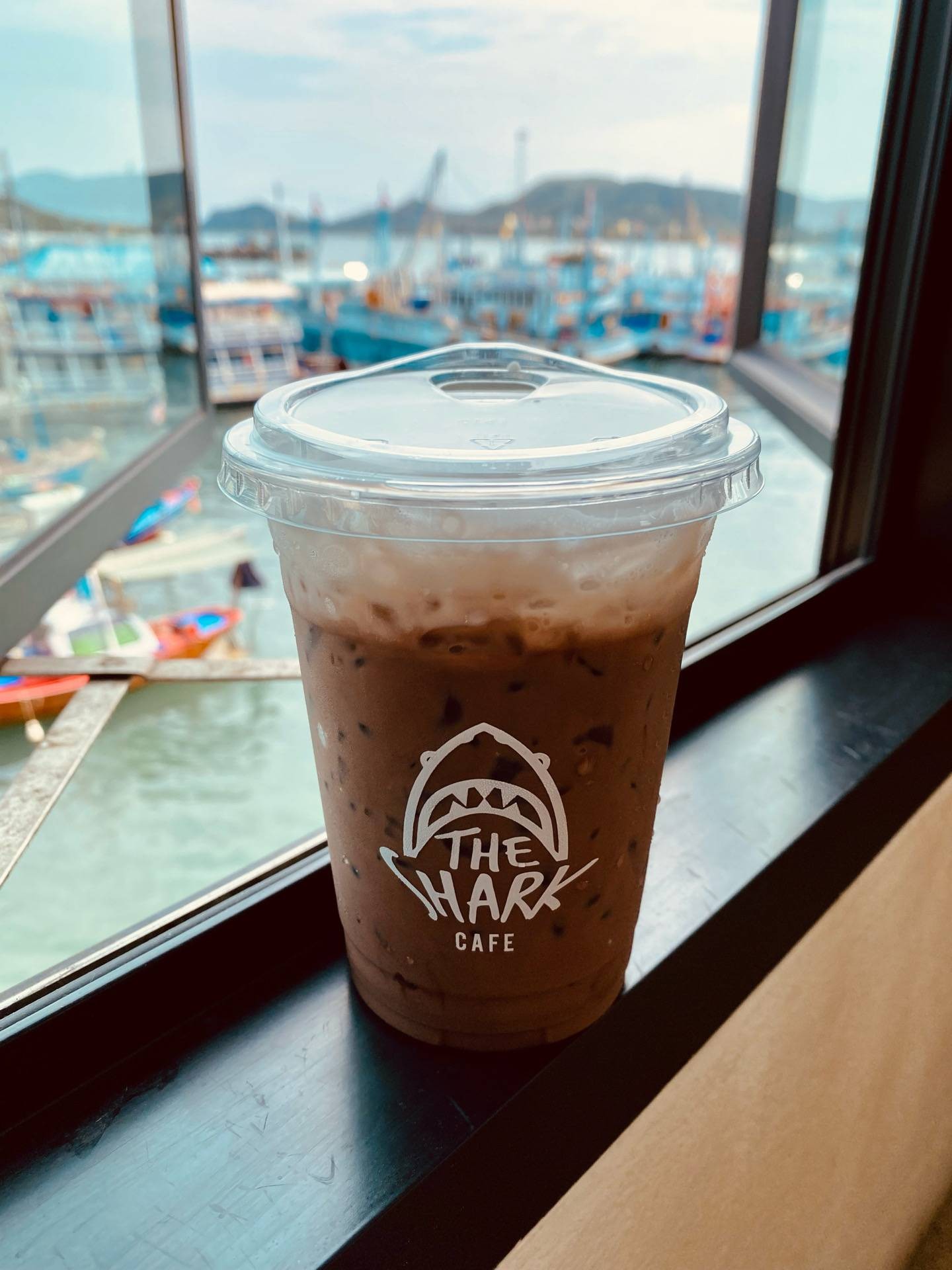 รีวิว The shark cafe - มารอบนี้ ห้องกระจกไม่ได้เปิดแอร์แต่ไม่ร้อน