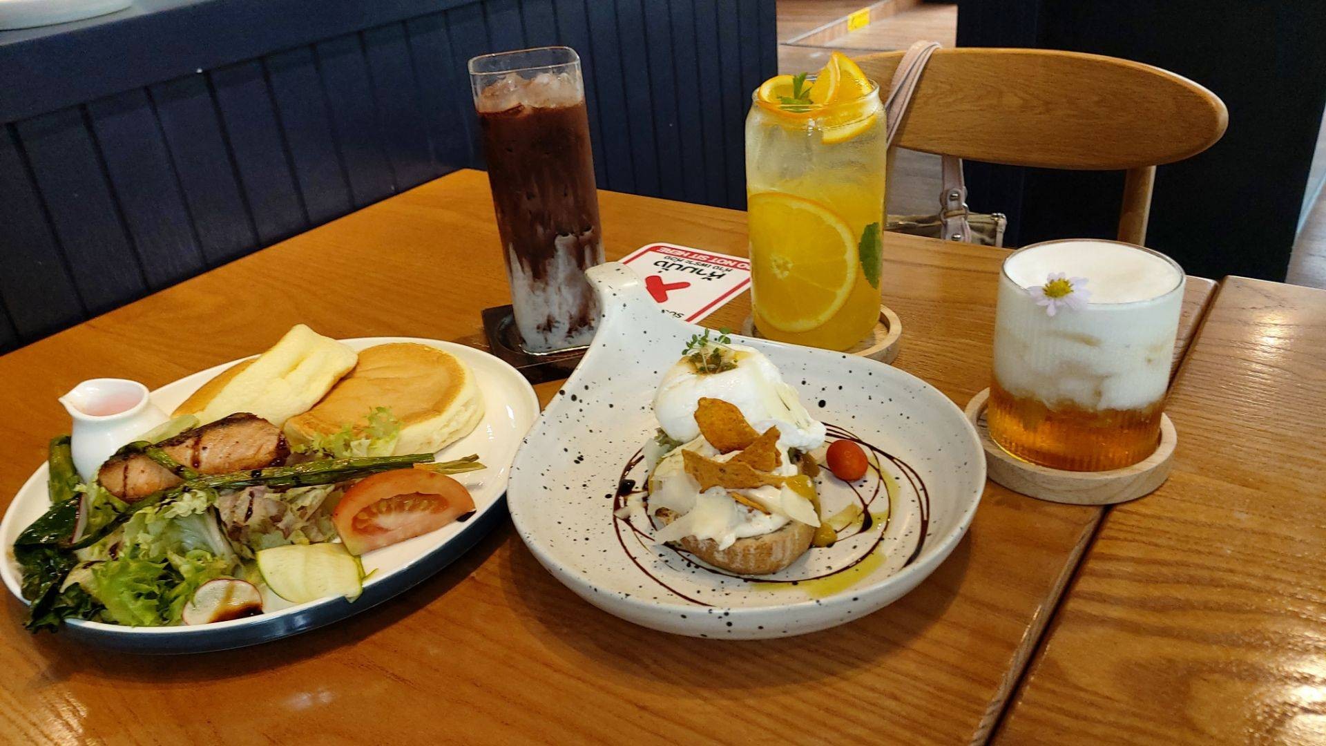 รีวิว Ryoku Cafe りょくカフェ สุขุมวิท 35 - ร้านสวย บรรยากาศดี ซูเฟล่อร่อย