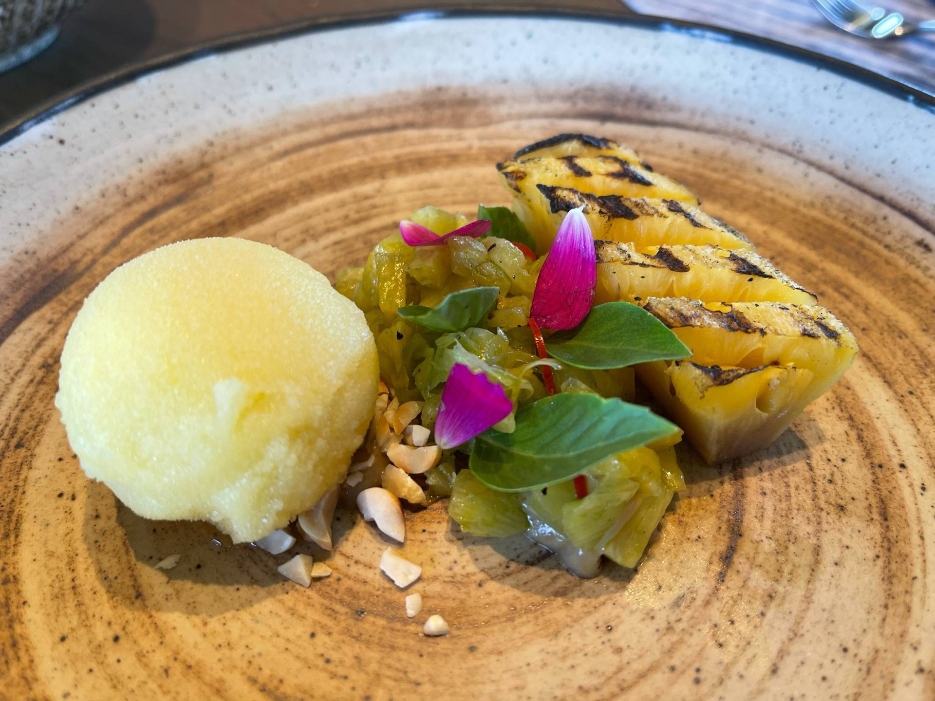 Pineapple ร้าน Jampa Restaurant