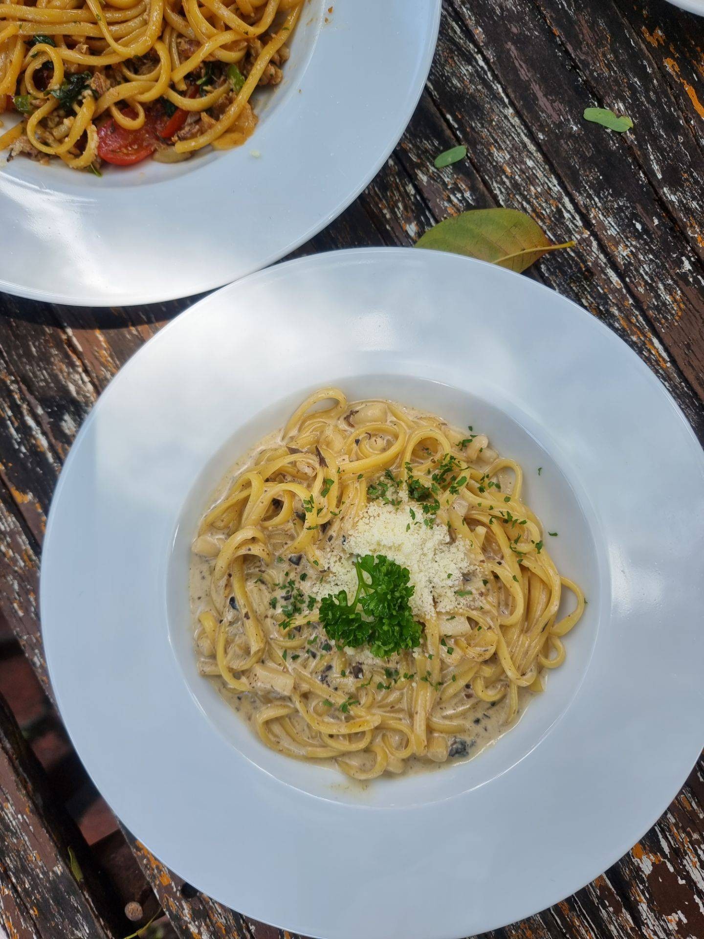 สปาเกตตี้ซอสครีมเห็ดทรัฟเฟิล ร้าน Little Town Sriracha