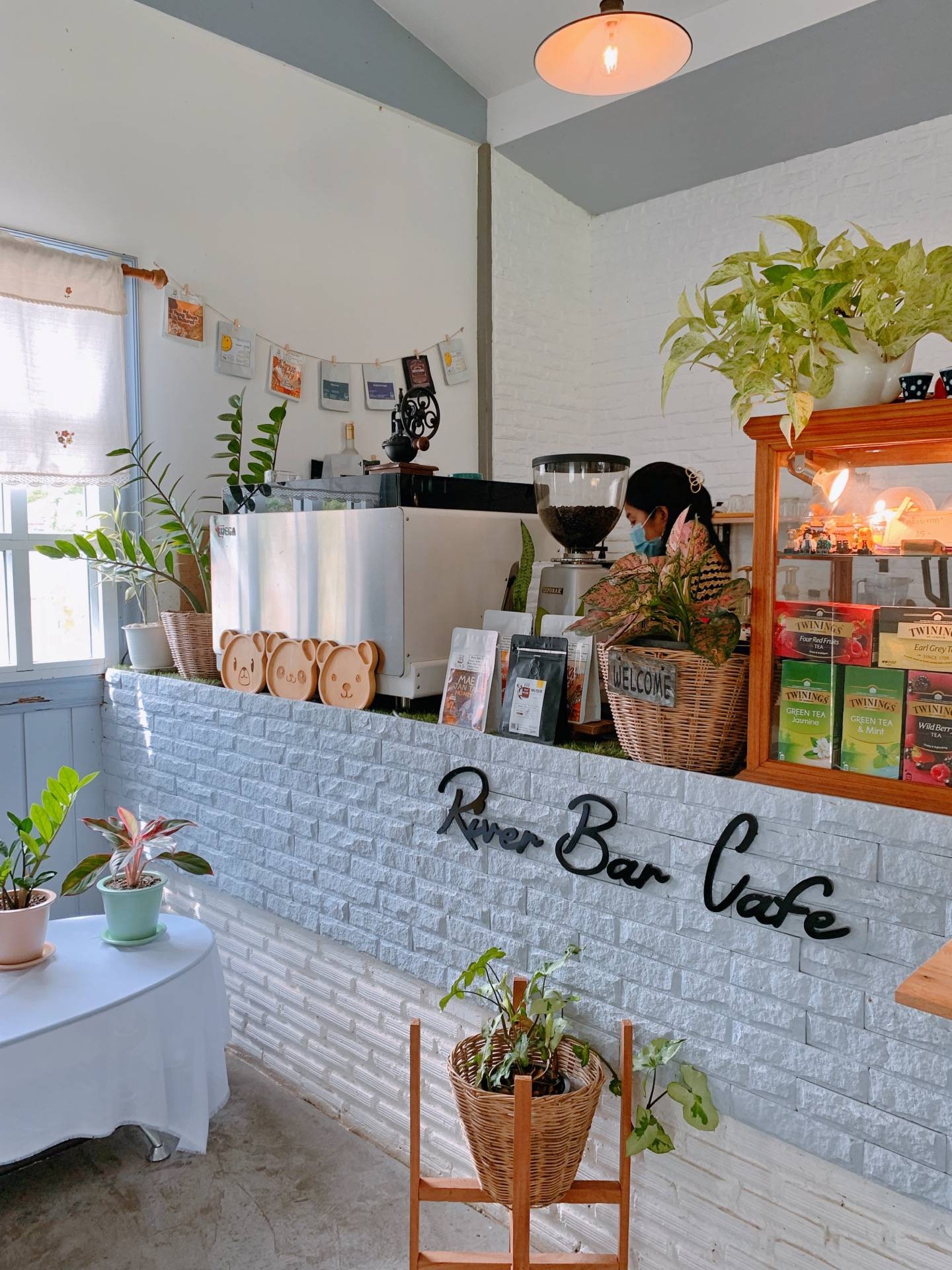 รีวิว River Bar Cafe - - Great environment, the food was tasty, and ...