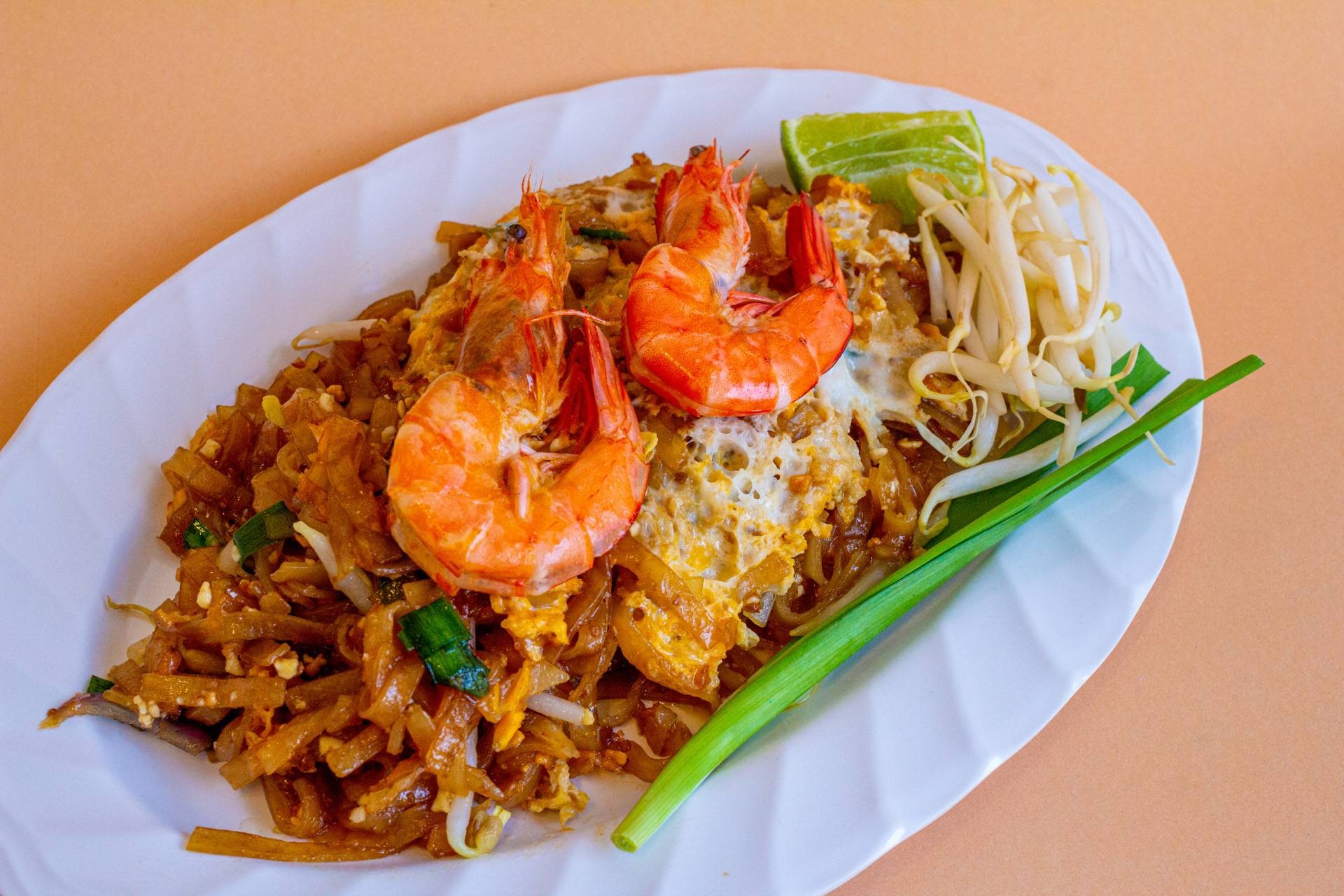 รีวิว house cafe salawan - ผัดไทยกุ้งสด กุ้งตัวโต