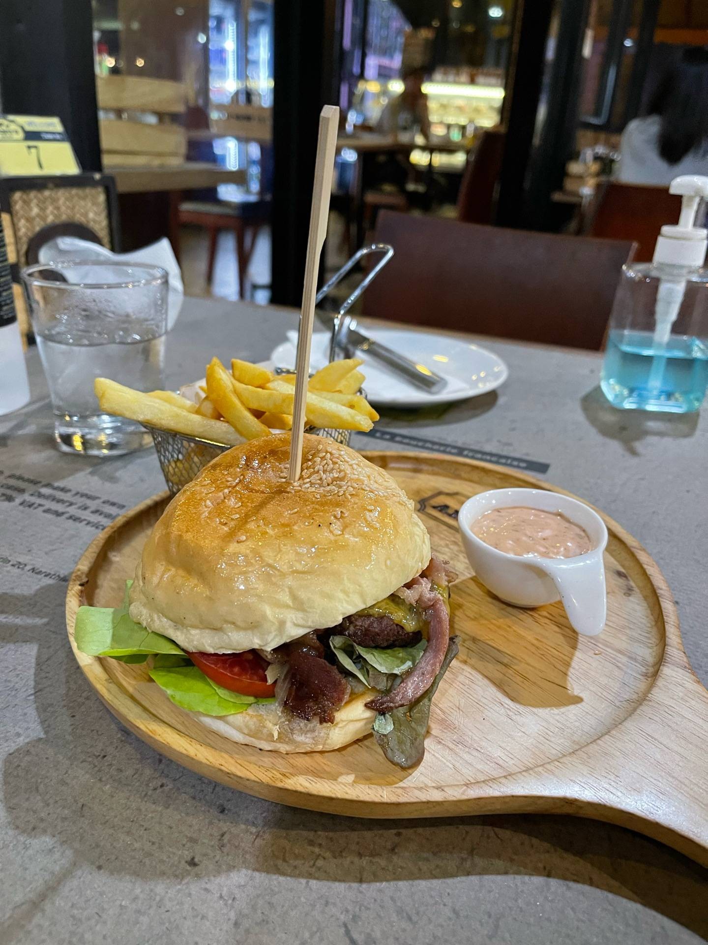 รีวิว Arno's ทองหล่อ 13 - Dry-aged beef burger