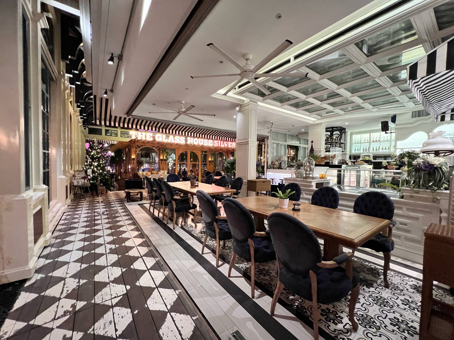 รูป The Glass House Silver พัทยา