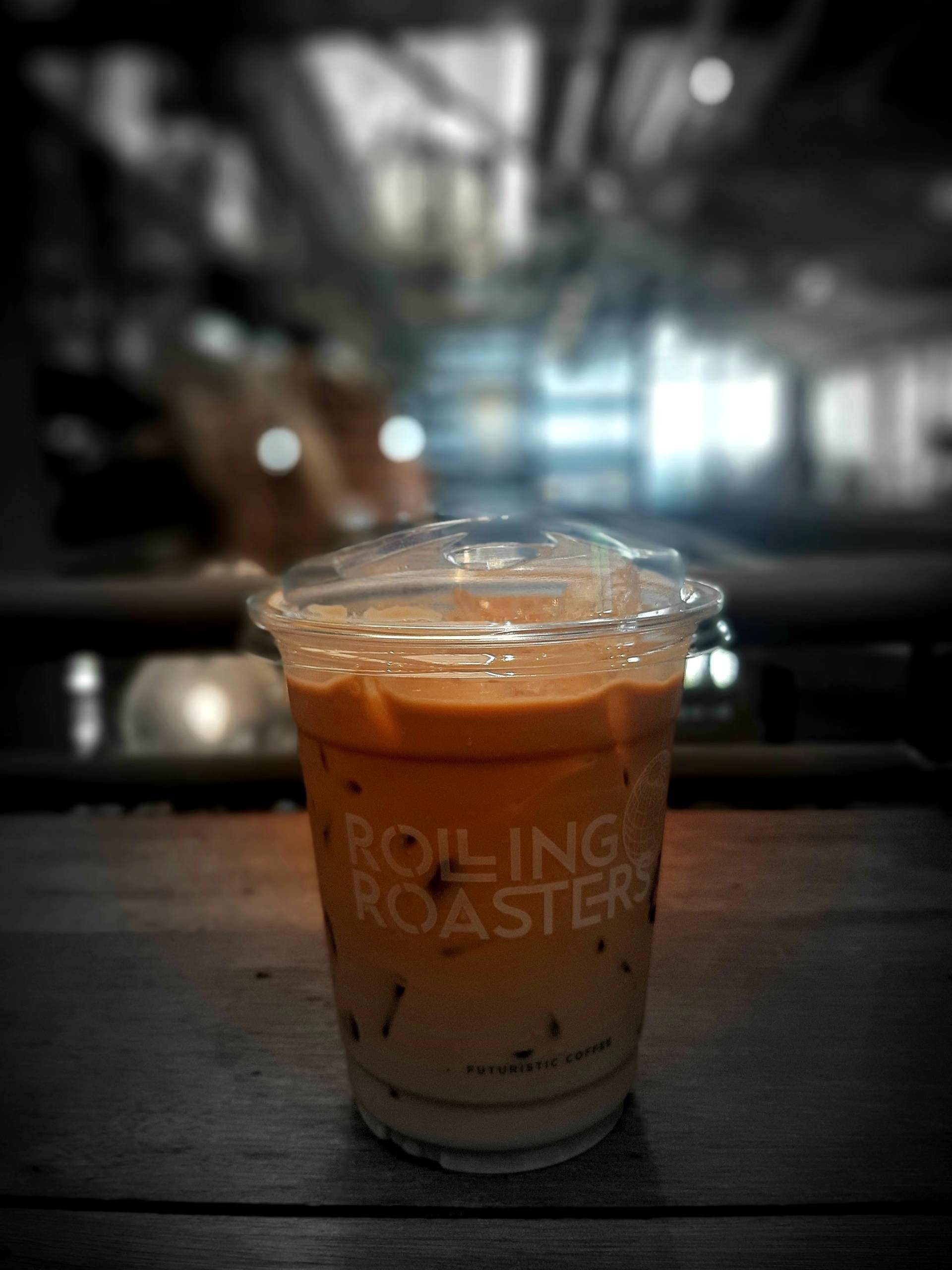 รีวิว Rolling Roasters พรานนก-พุทธมณฑล - หลังลูกโลกใบใหญ่ คือ โกดังร้านกาแฟ