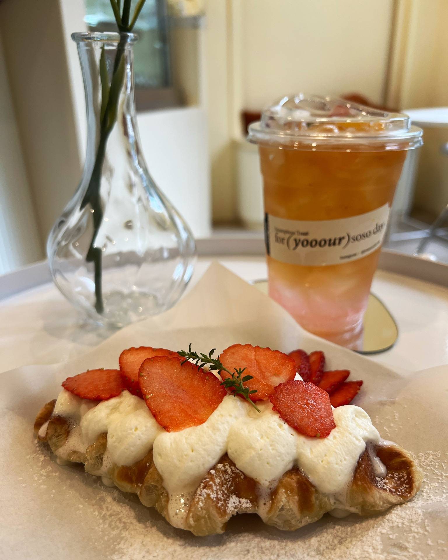 รีวิว Yooour Croffle | Coffee | More 🥐☕️🍵🥤🥐 Yooour Cafe สามย่าน - Nice and Cosy cafe. Must try ...