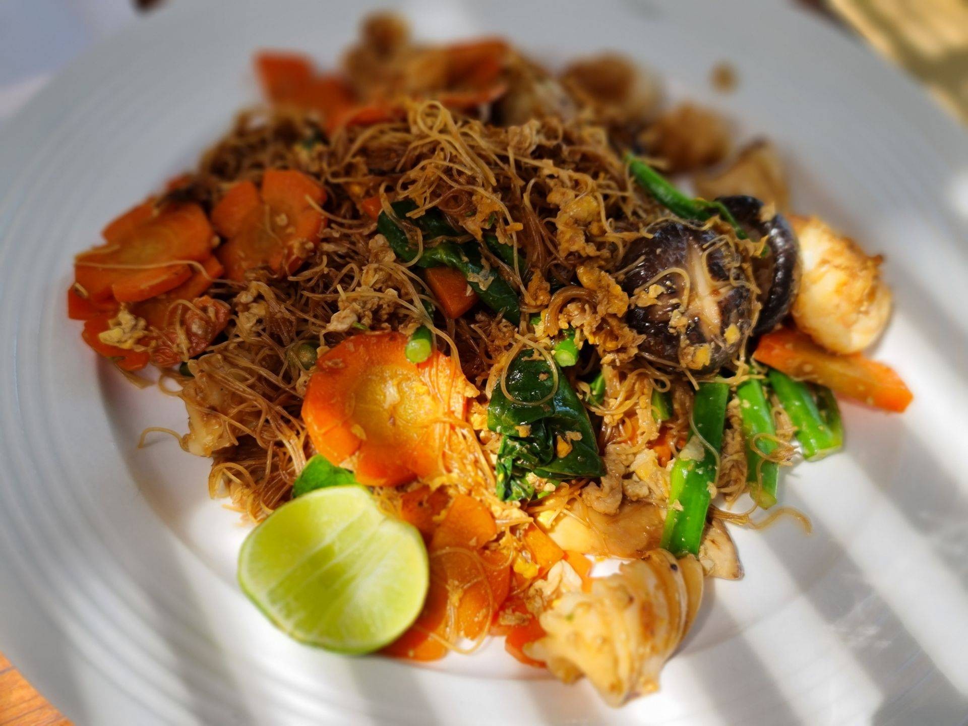 เส้นหมี่ผัดซีอิ๊ว ร้าน Paradee Resort & Spa