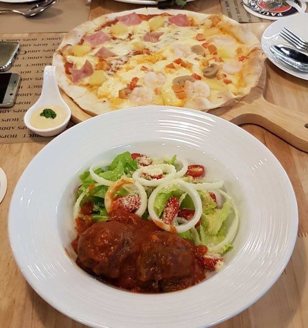 สลัดมีทบอลเนื้อ • image ร้าน Hops Addict Bowin บ่อวิน