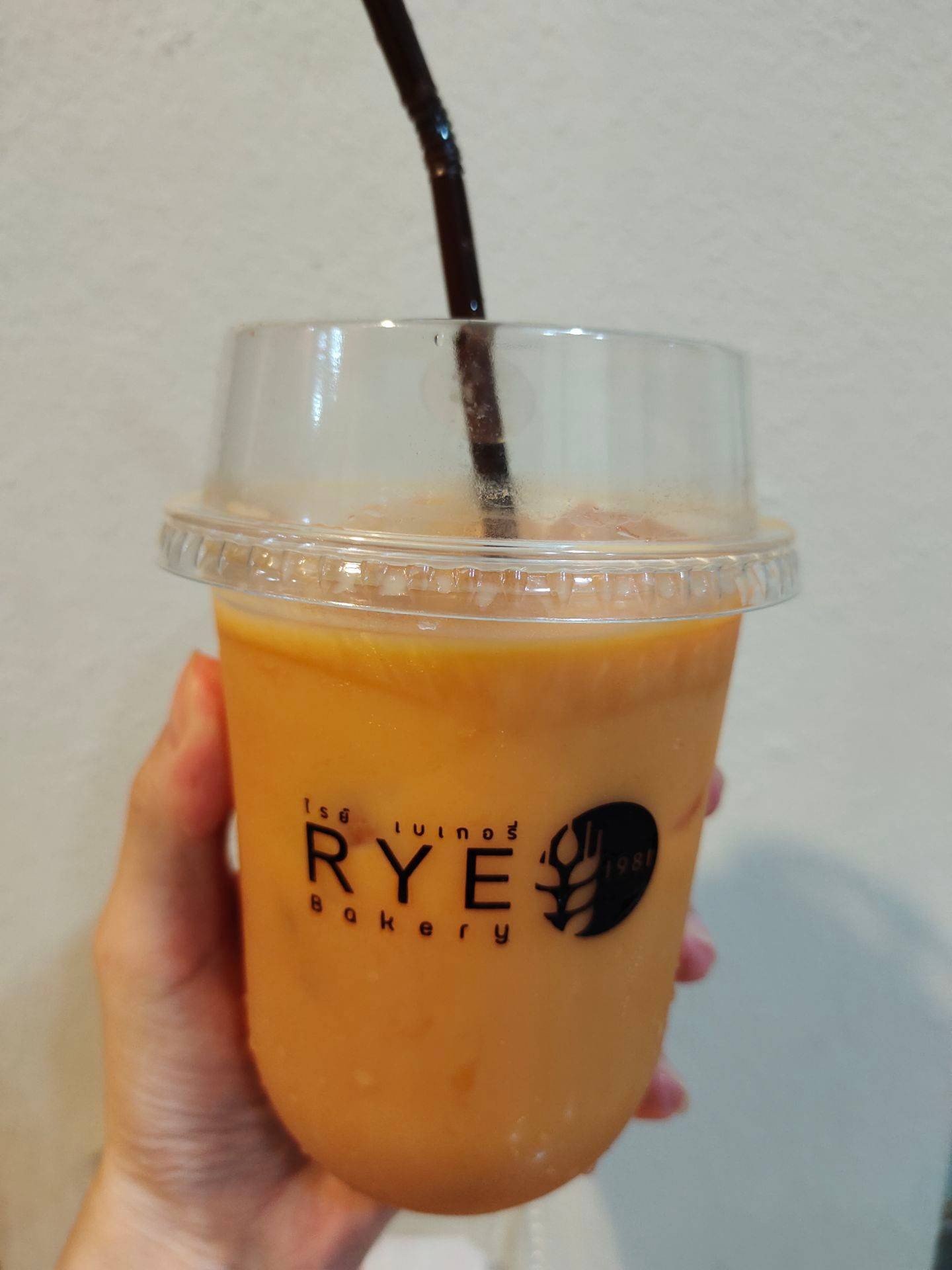 ชาเย็น ร้าน Rye Bakery 1981 (R1) ตลาดปากน้ำ R1