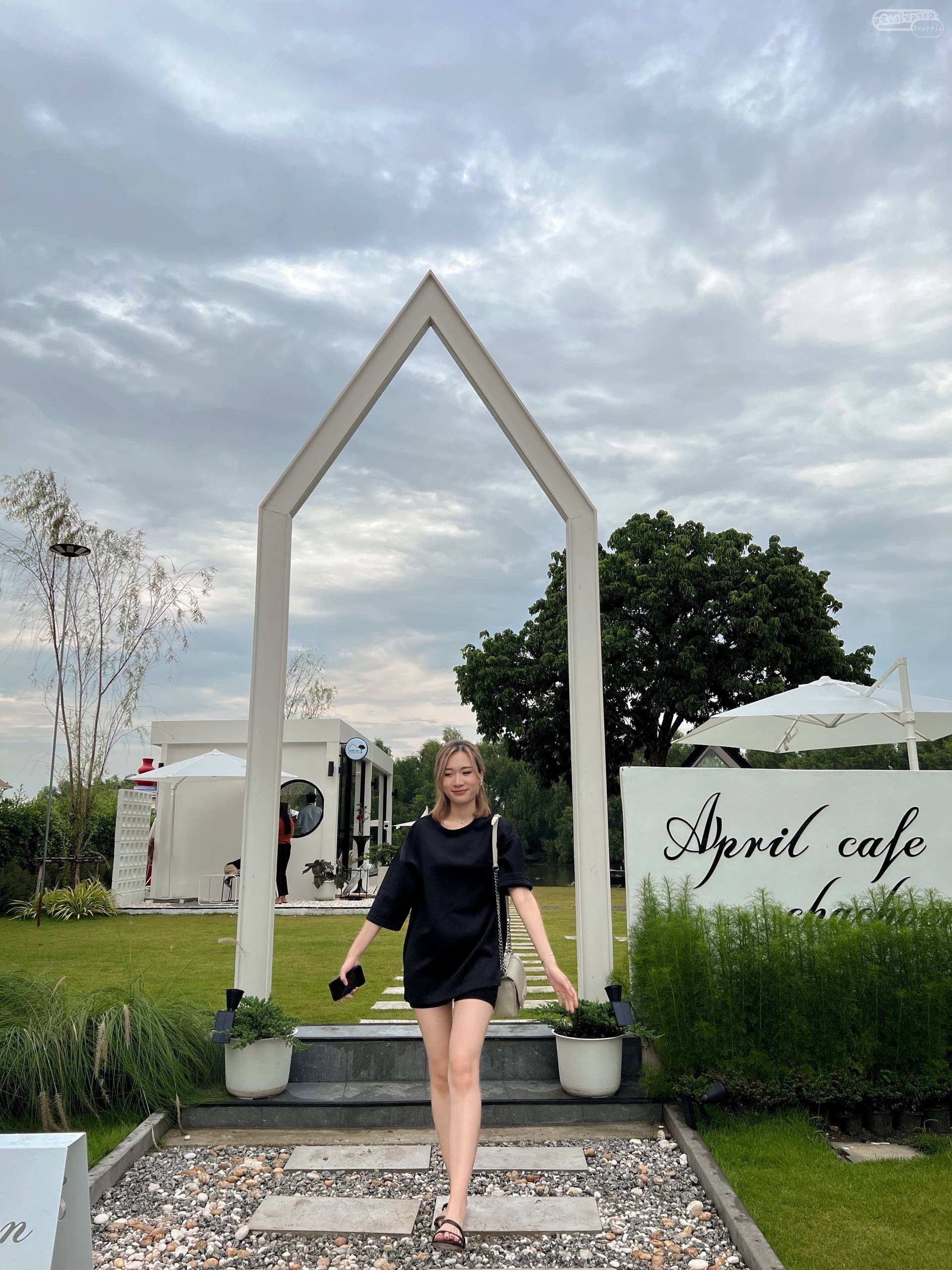 รีวิว April cafe’ - April Cafe' ไปนั่งชิลจิบกาแฟริมแม่น้ำบางปะกงกันที่ ...