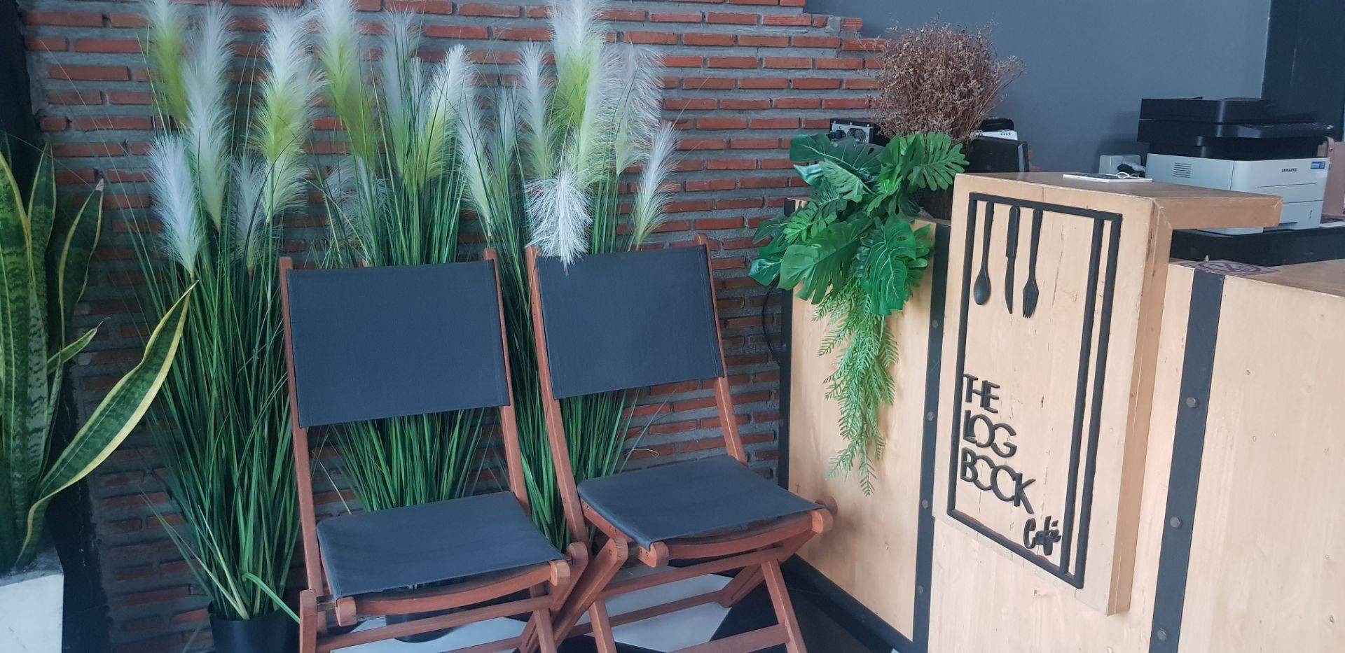 รูป THE LOGBOOK CAFE