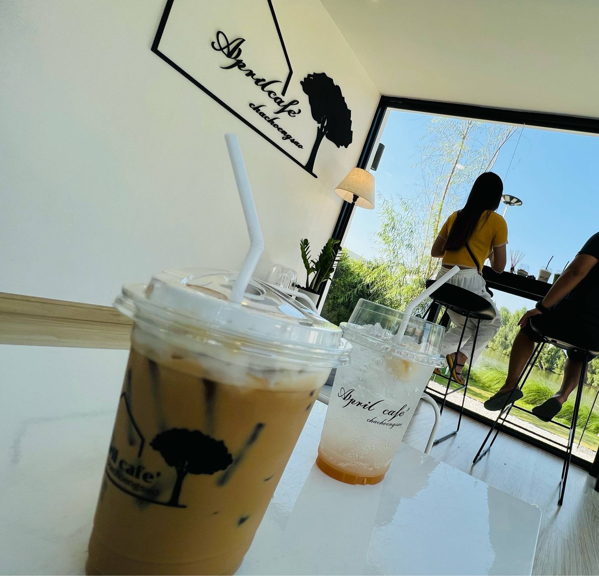 คาปูชิโน่เย็น ร้าน April cafe’