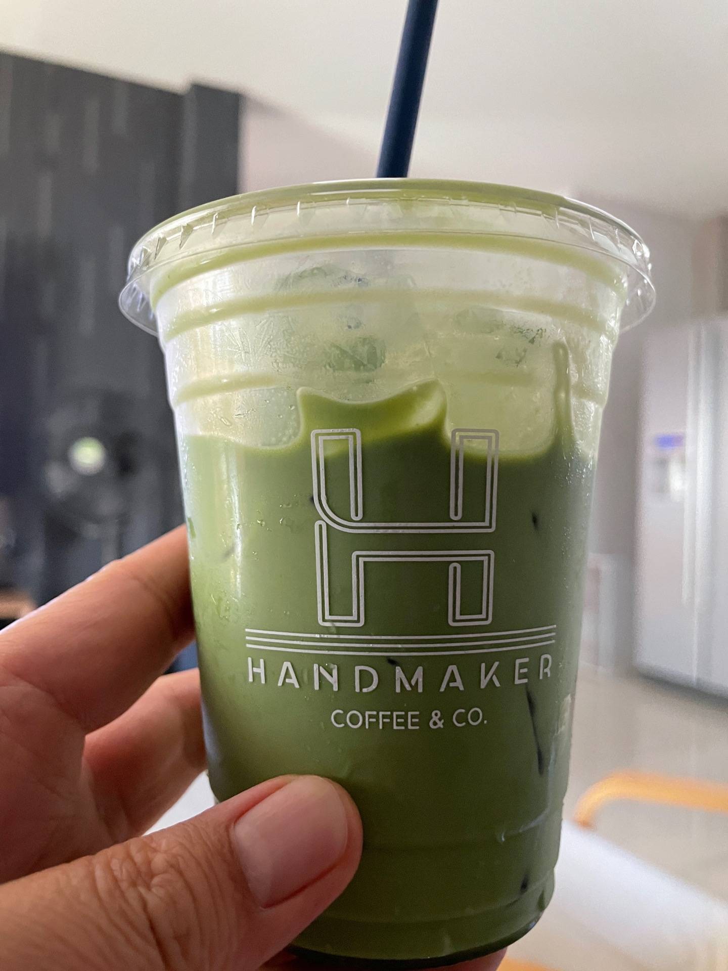 รีวิว Handmaker Coffee & Co. ราชพฤกษ์ - ร้านกาแฟสไตล์ มินิมอล น้องหมาเข้าได้