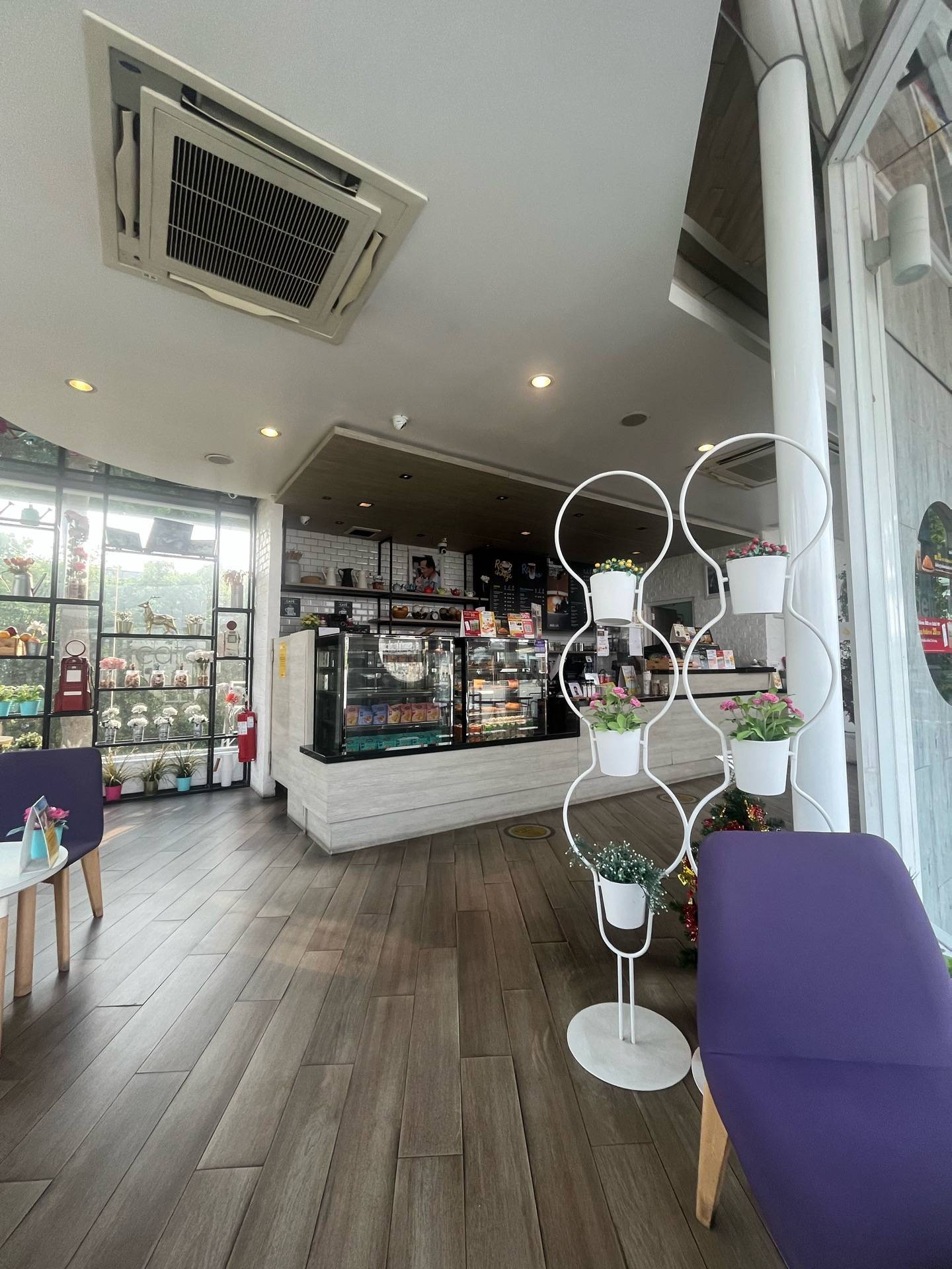 รีวิว Shell Café บ่อวินขาเข้า - บรรยากาศดี เครื่องดื่มก็ดี ขนมก็น่าทาน