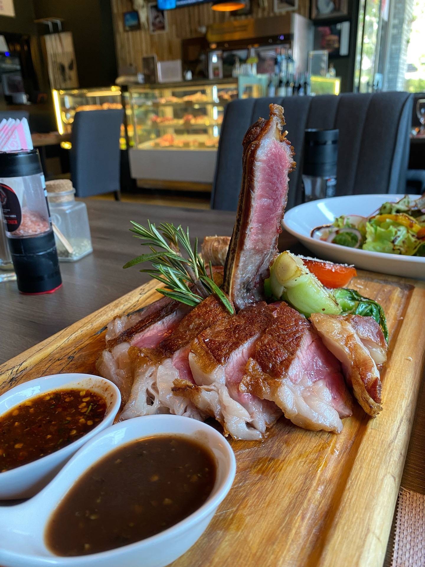 รีวิว Best Country Beef And Bar CHIC Republic - ราคาค่อนข้างแรง