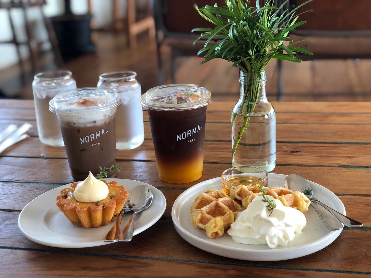 รีวิว Normal cafe & stay ราชบุรี - ร้านขนาดกำลังดี ทำเลริมแม่น้ำแม่กลอง ...