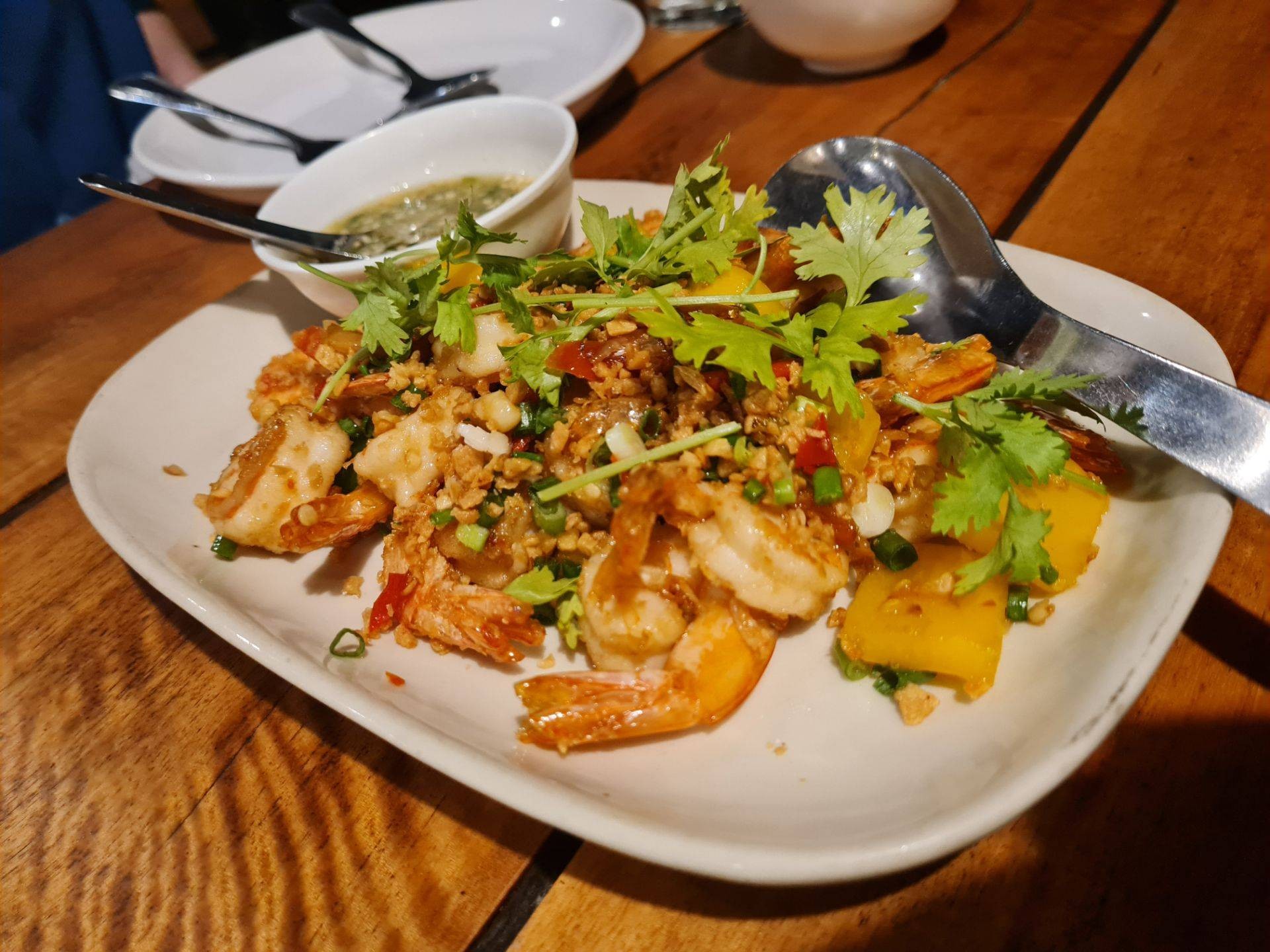 กุ้งคั่วเกลือ ร้าน เรือนน้ำอลิษา - Wongnai