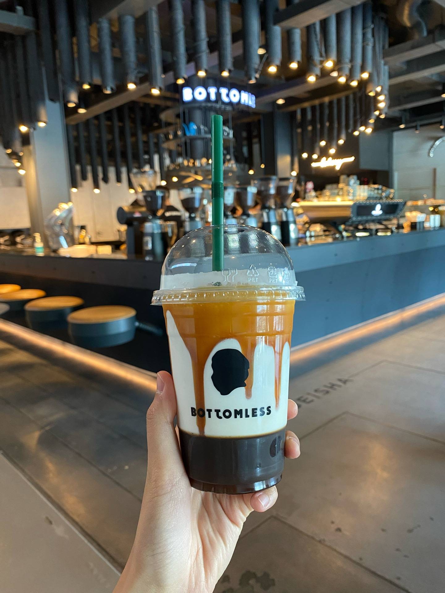 รูป บอททอมเลส Bottomless Flagship Store - Wongnai