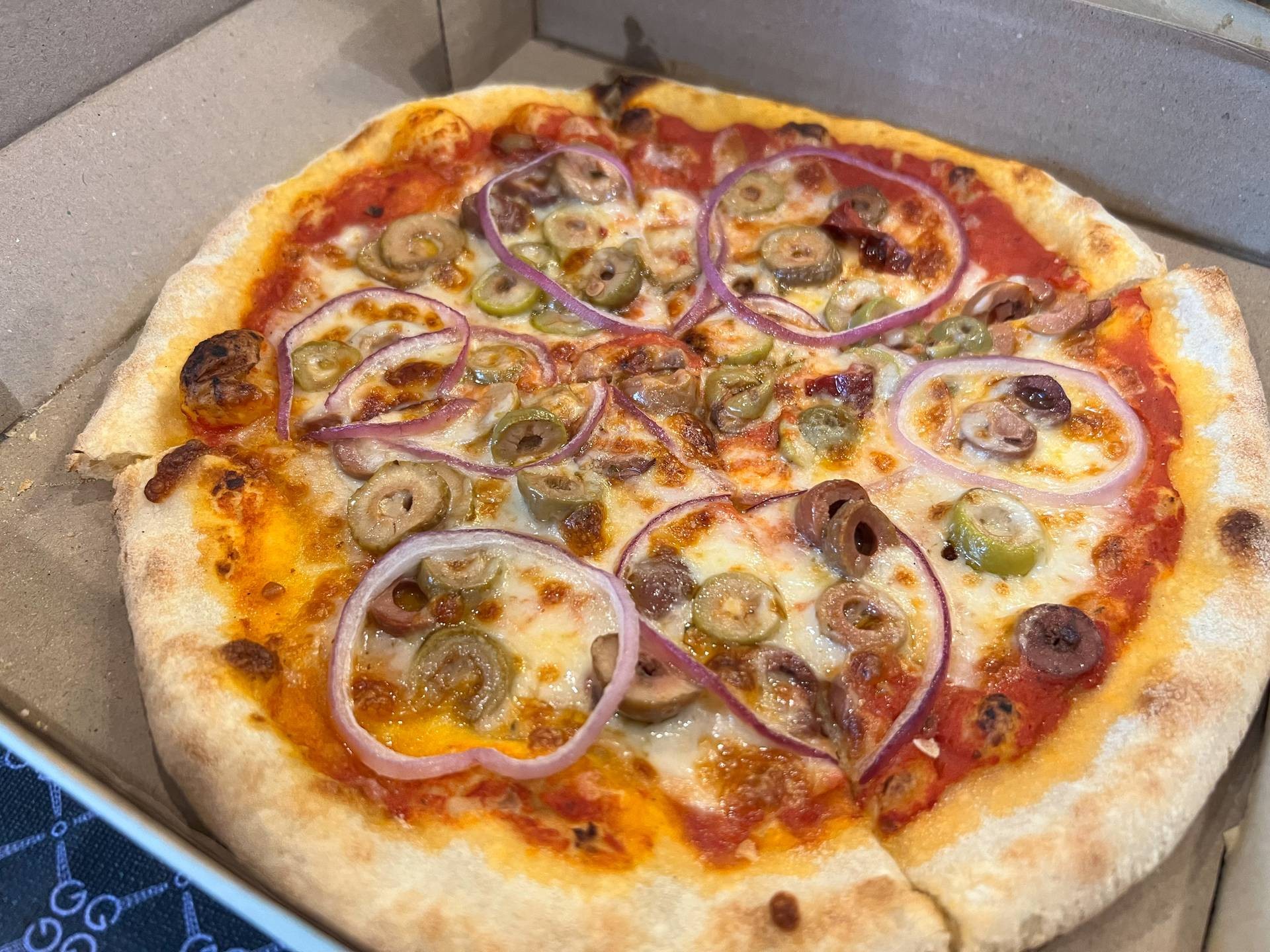 มะกอกอิตาลีถาด15นิ้ว ร้าน Soho Pizza เดอะมอลล์งามวงศ์วาน - Wongnai