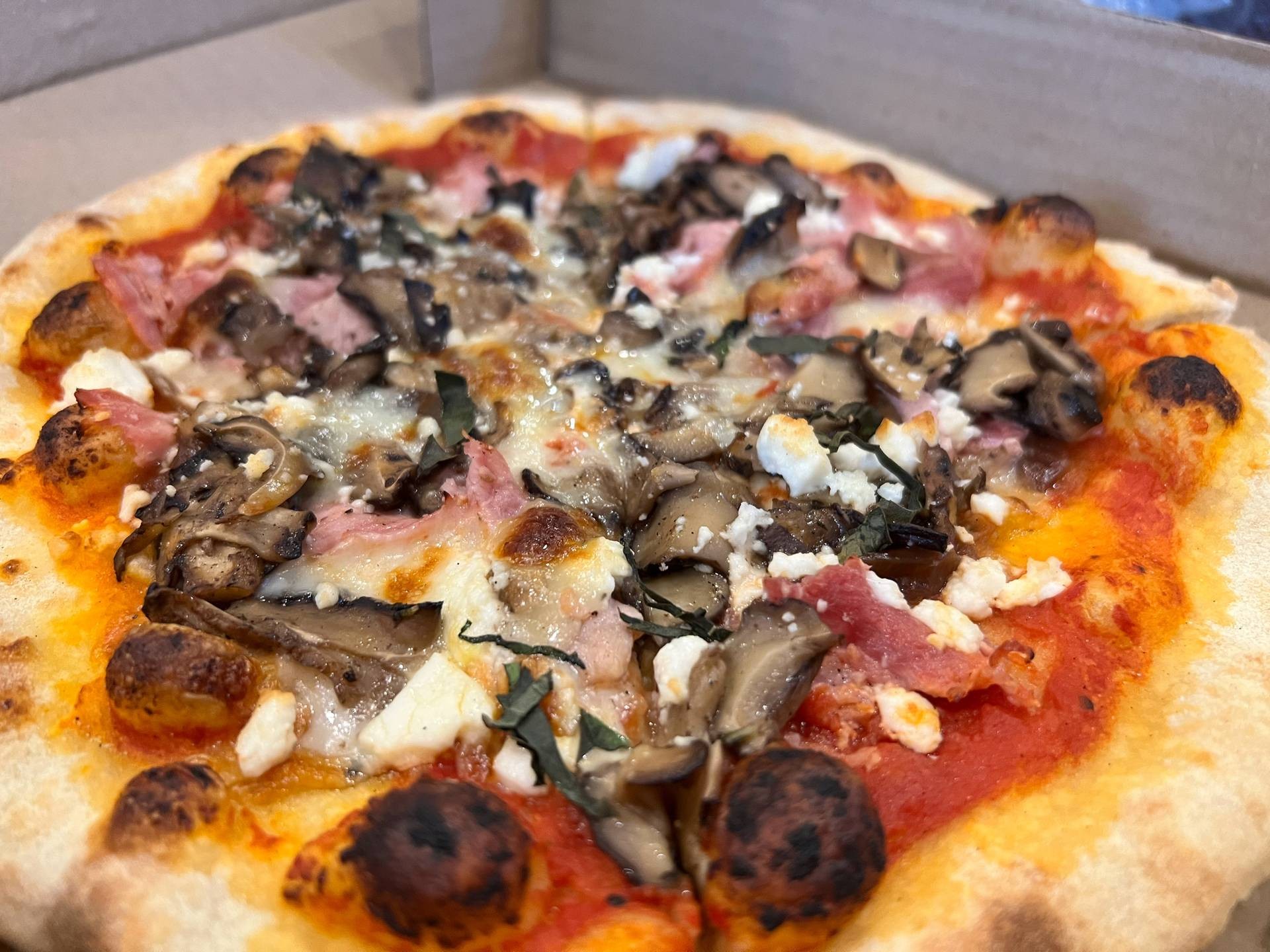 The G.O.A.T. หรือที่ย่อมาจาก ยิ่งใหญ่ที่สุดตลอดกาล ถาด15นิ้ว ร้าน Soho ...