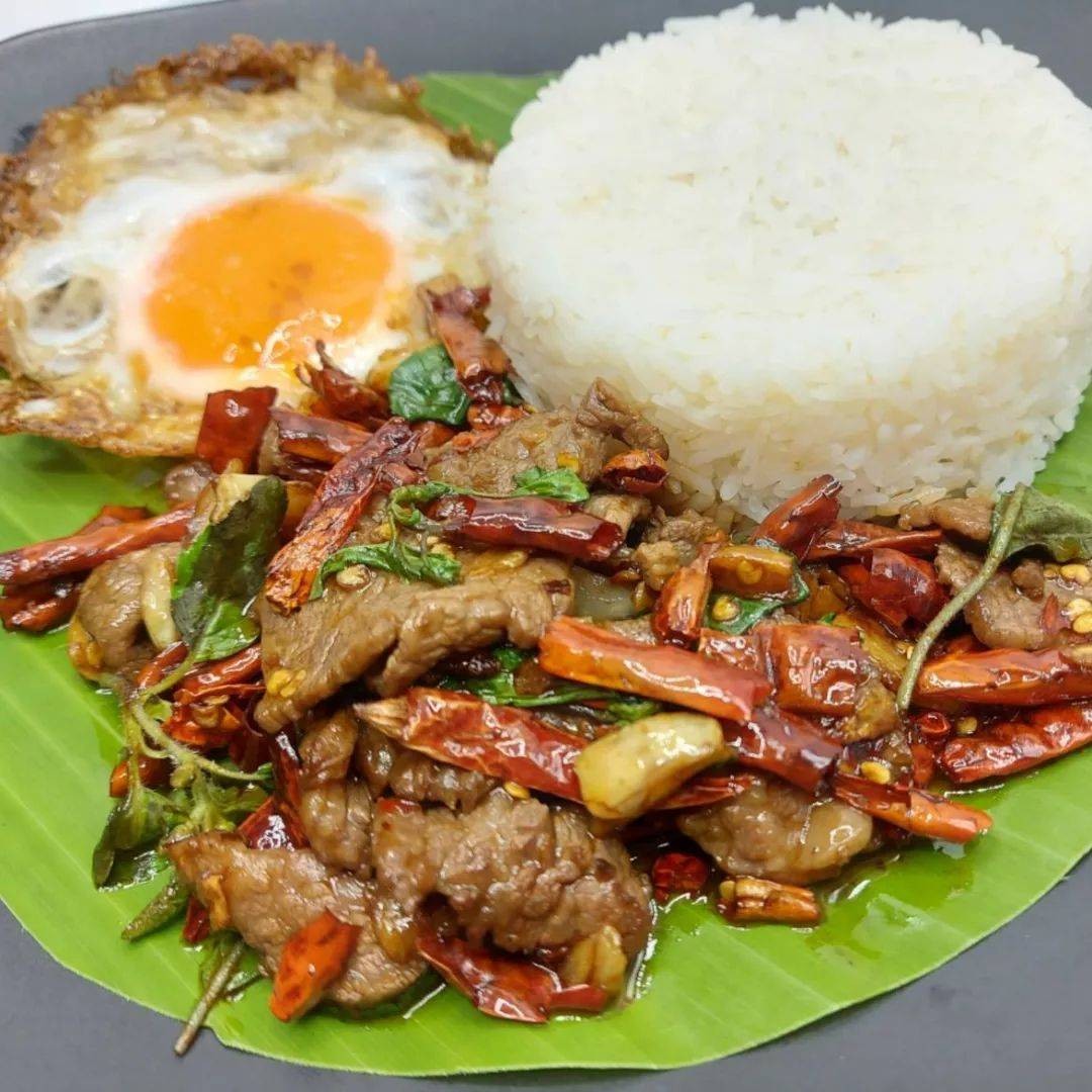 ข้าวกะเพราเนื้อ Pad Krapow Beef • image ร้าน กะเพราพริกแห้ง by พริก ...