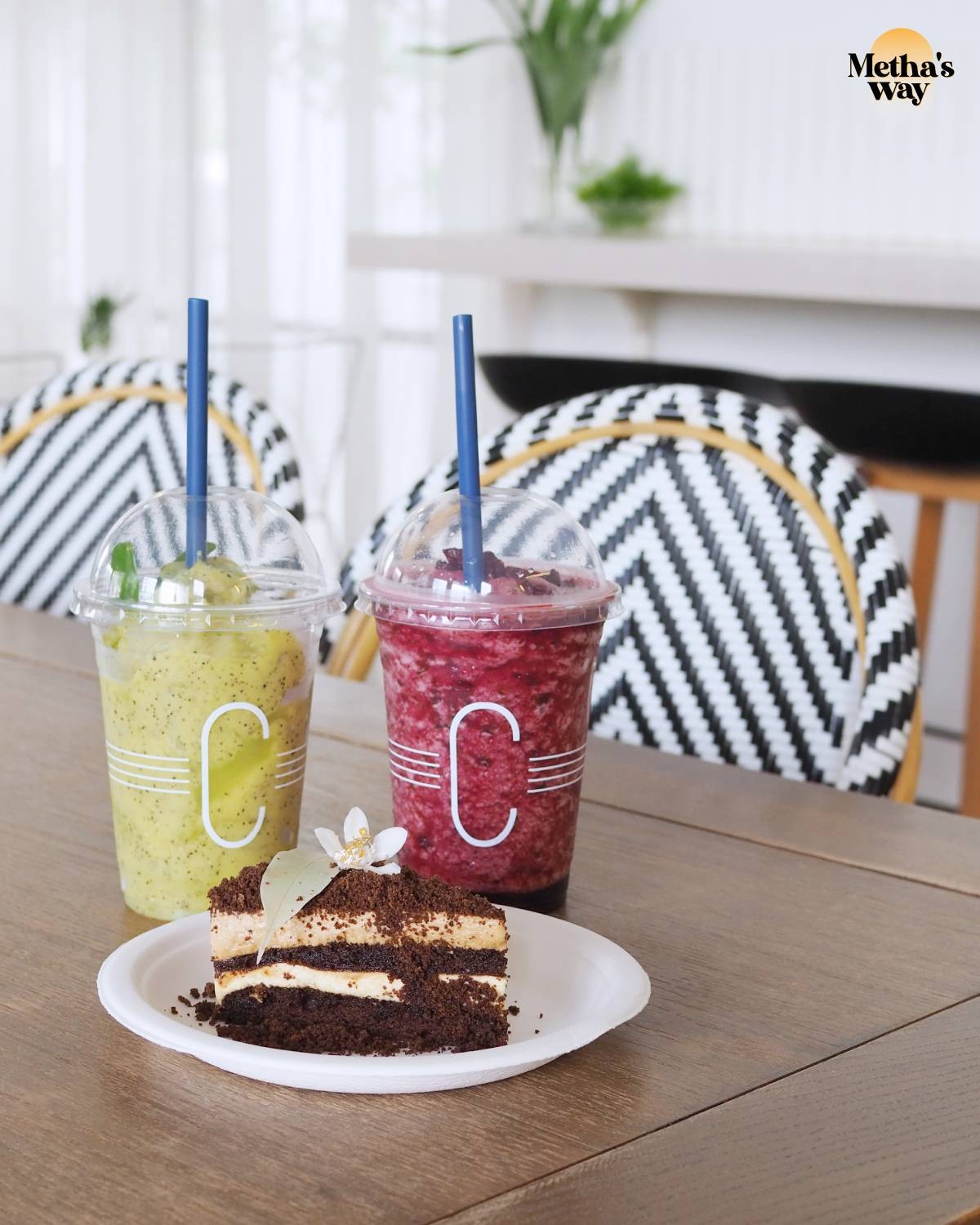 รีวิว Chim cafe ตรงข้ามโลตัสแกลง - คาเฟ่ทางผ่านที่แสนประทับใจ บรรยากาศดี เครื่องดื่มและเค้กอร่อย