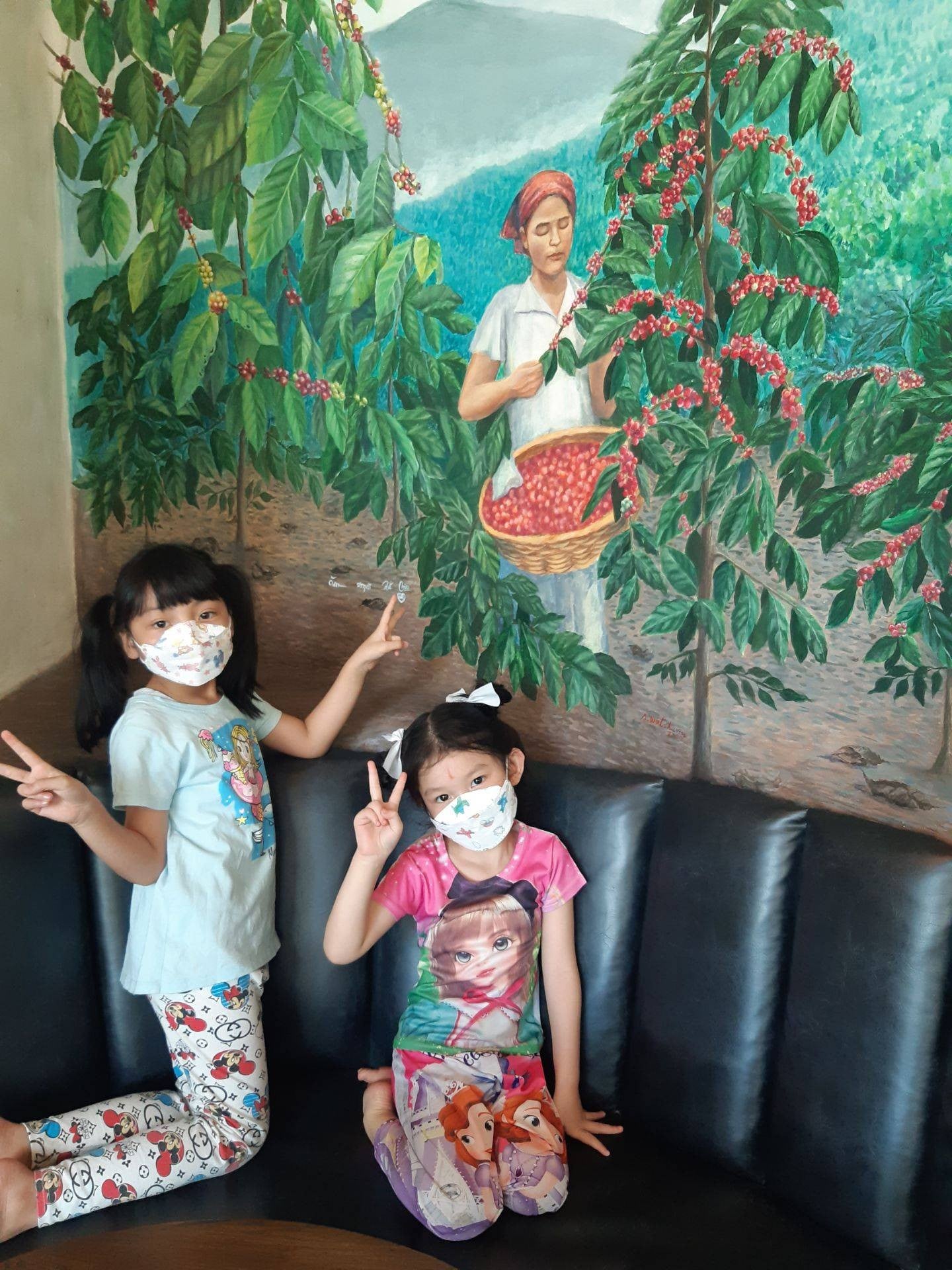 รีวิว Much Room Cafe - oasis ในเมือง