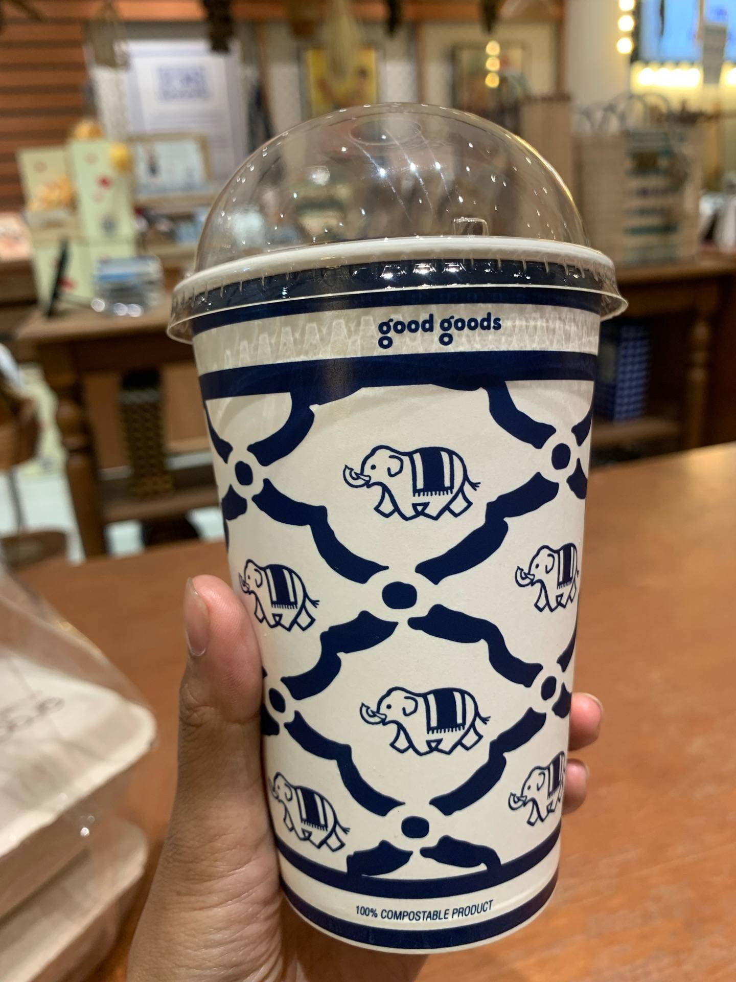 รีวิว Good Goods CentralwOrld - 🦦ร้านขายของฝากแบบไทยๆ