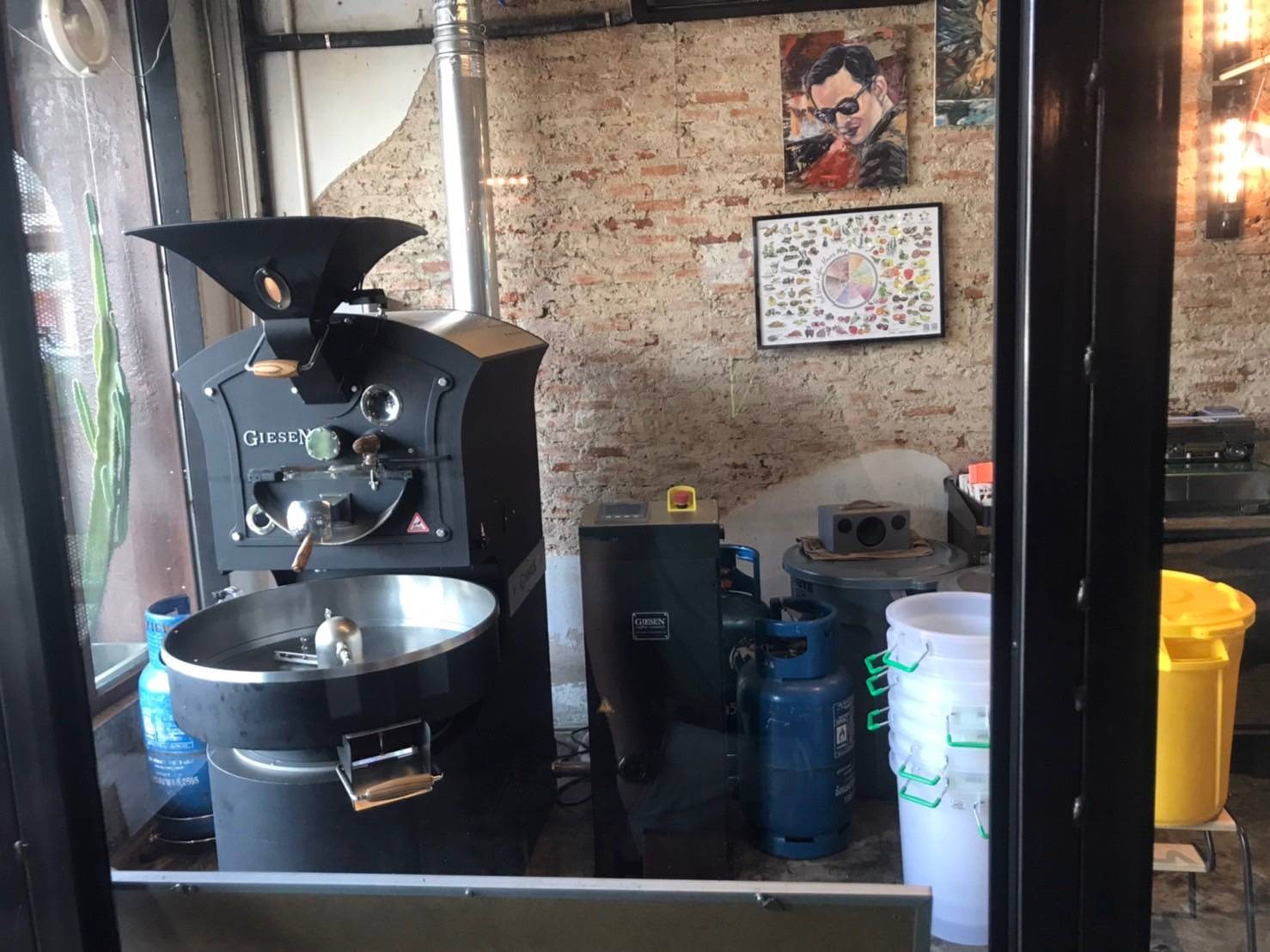 รีวิว MAS Coffee&Roastery - คาเฟ่ดิบๆเท่ๆ