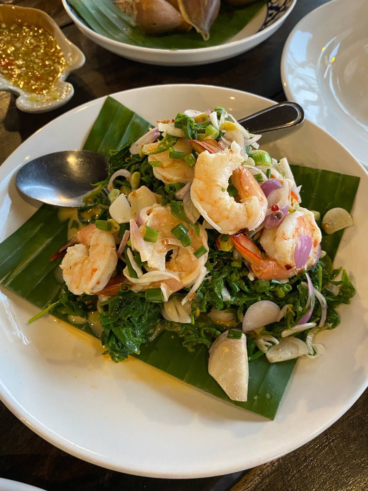 ยำผักกรูด ร้าน Shine-Talay Restaurant