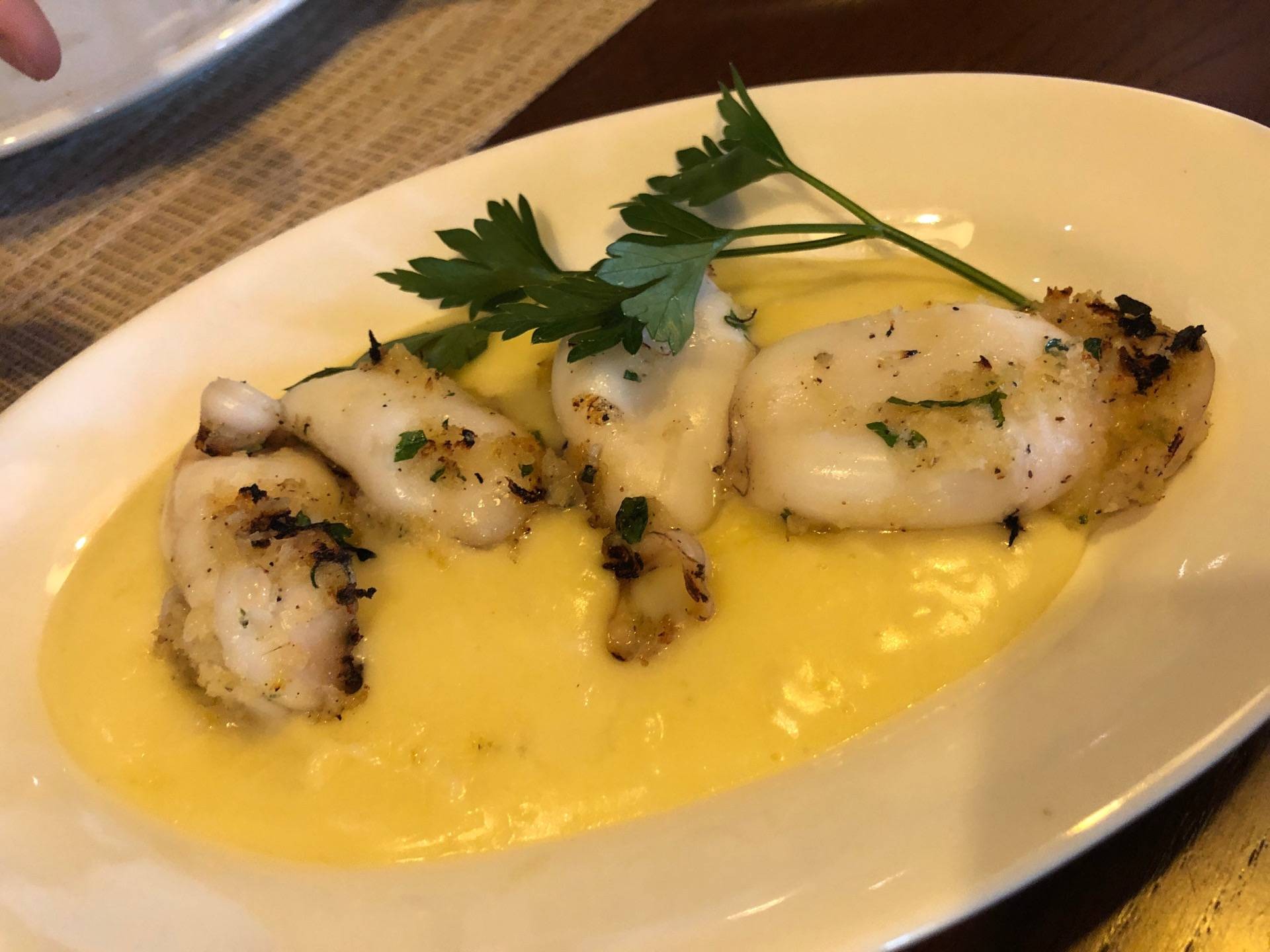 รีวิว Via Emilia Restaurant - Calamari อร่อยมาก พิซซ่าดีงามมาก