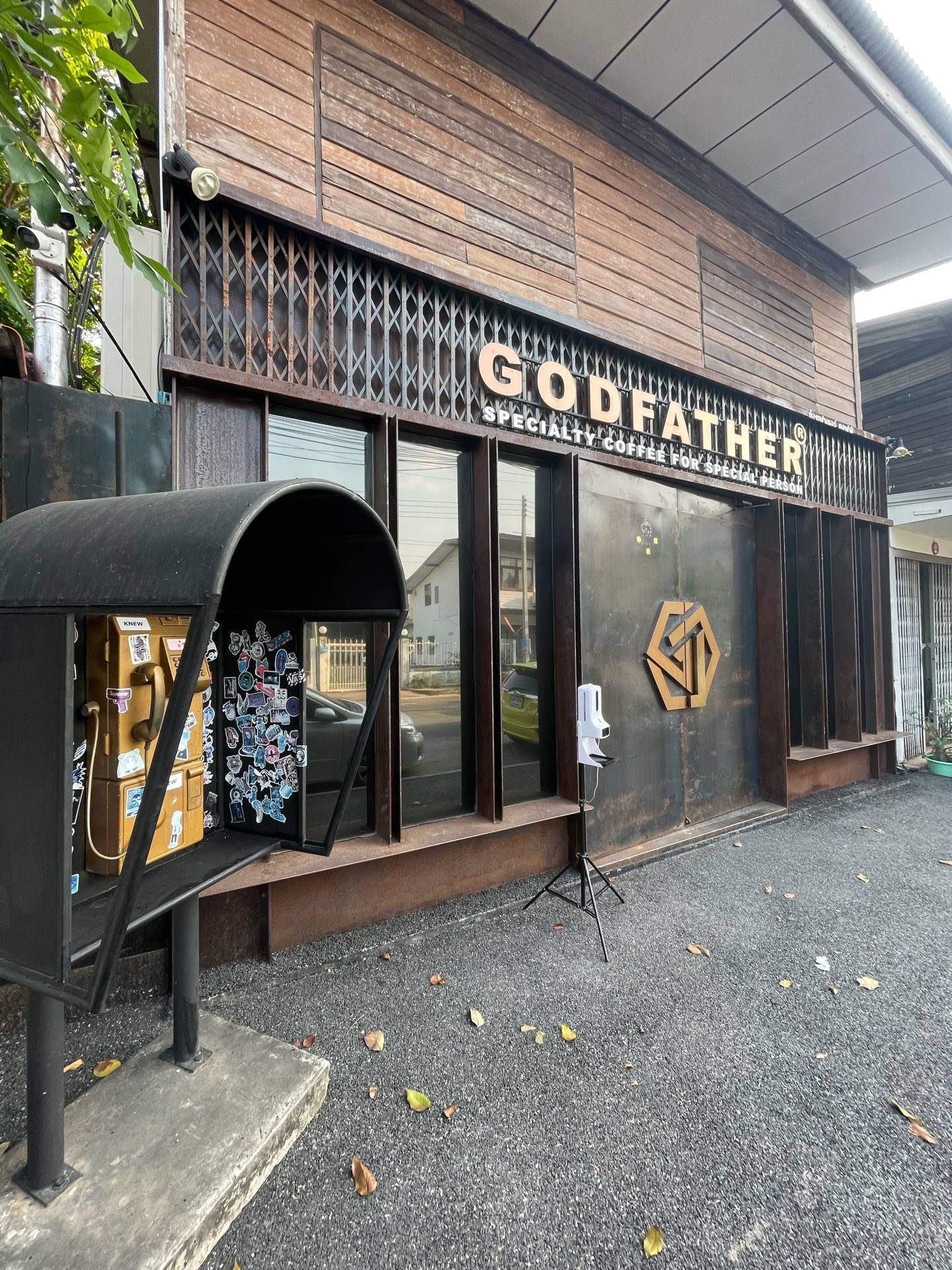 รีวิว GODFATHER COFFEE - ขาใหญ่ประจำซอย กาแฟร้านนี้มีดีที่เท่มาก