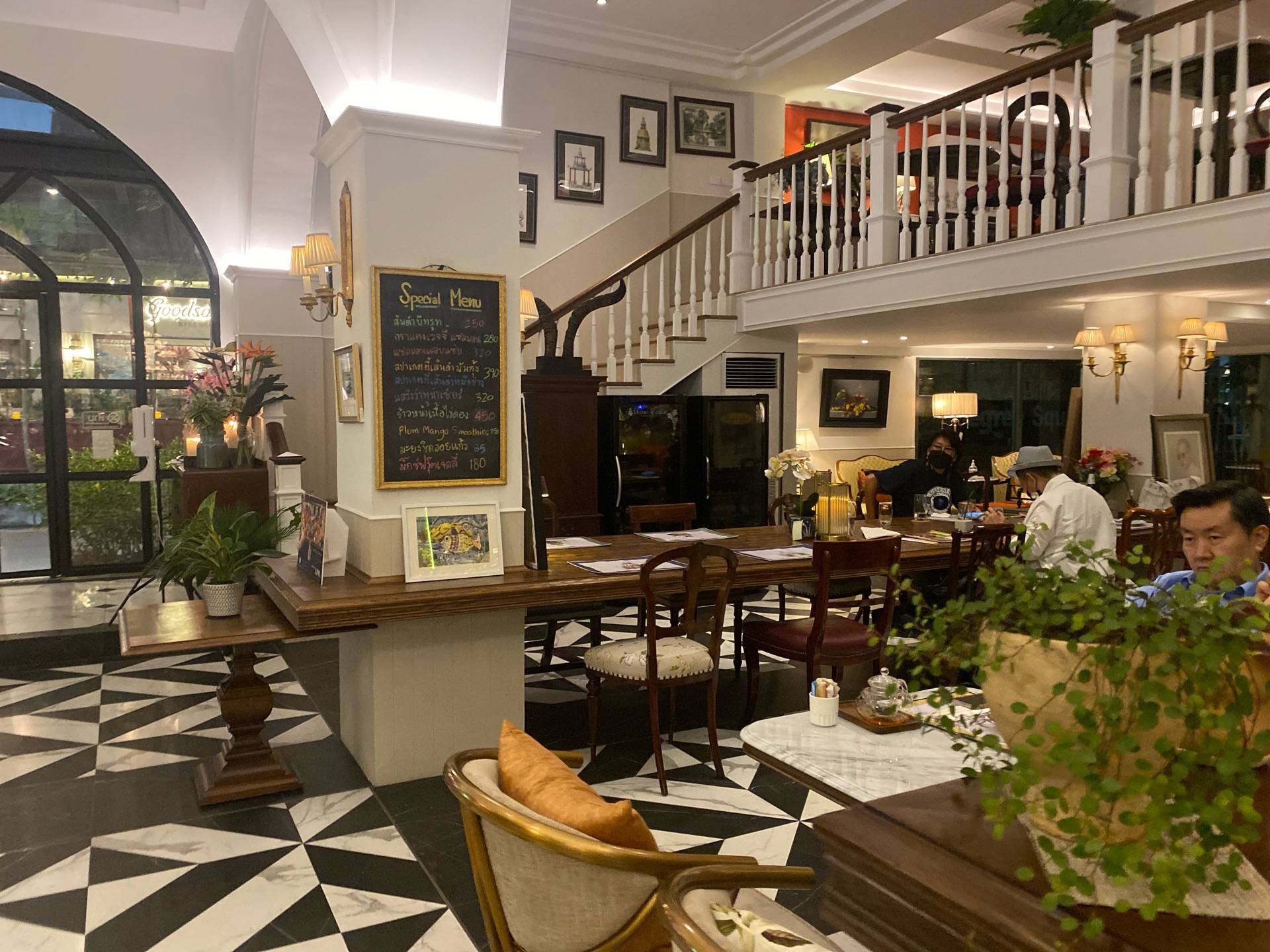 รูป Classic Room Cafe and Dining Bangkok
