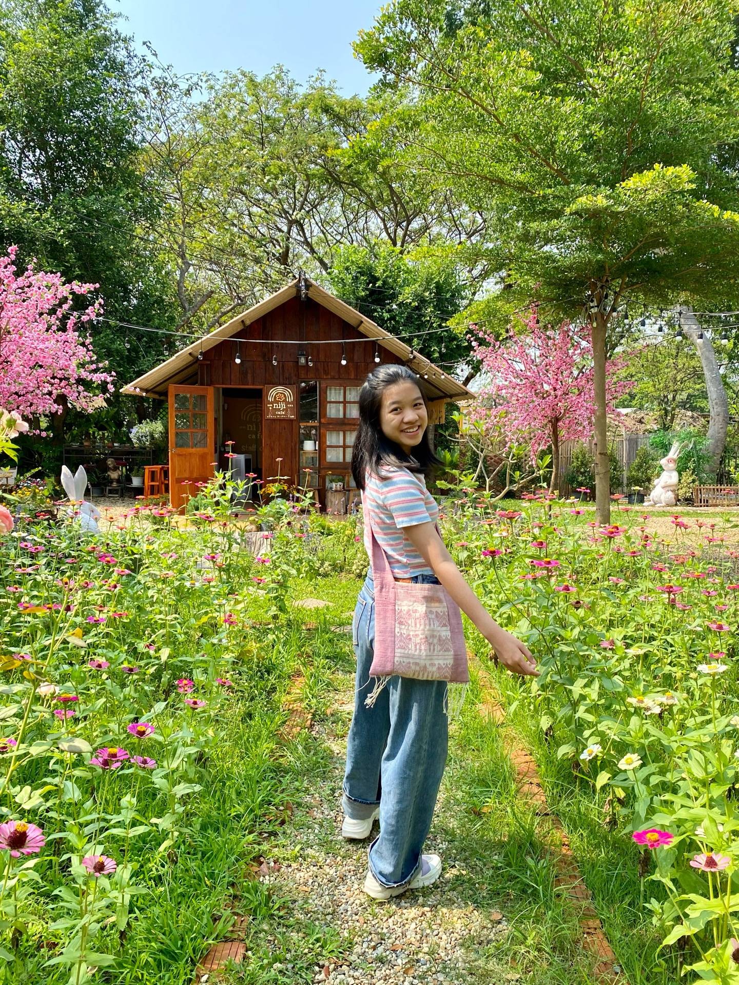 รีวิว Niji Cafe' Cnx - เหมือนหลุดเข้าไปในร้านในฝัน