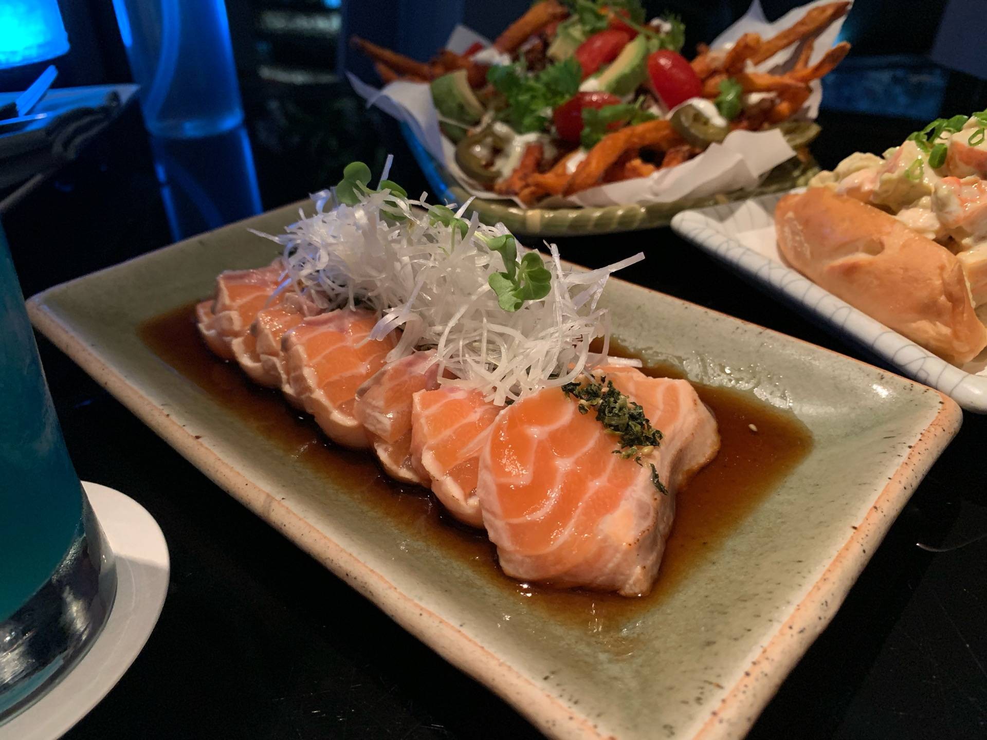Torched salmon ร้าน Octave Rooftop Lounge and Bar Bangkok Marriott ...