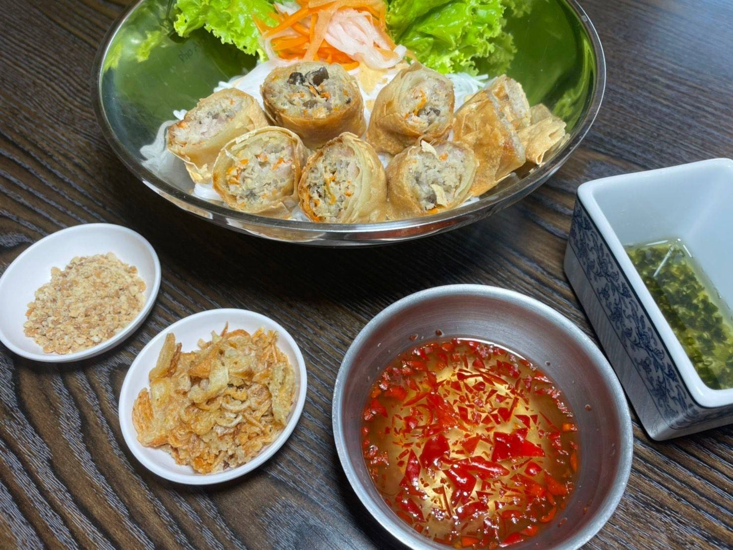 ขนมจีนปอเปี๊ยะทอด • image ร้าน Pho Aroi The Walk เกษตร-นวมินทร์