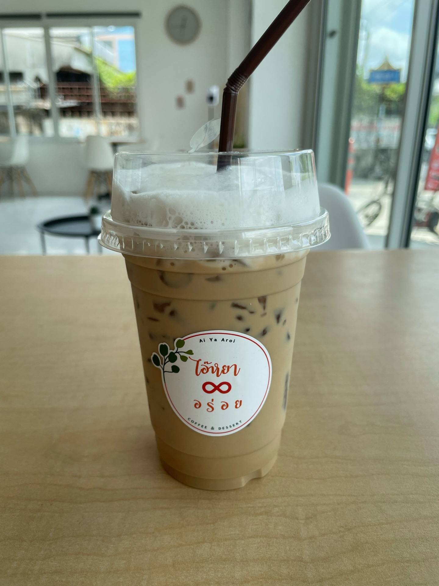 รีวิว ไอ๊หยา อร่อย คาเฟ่ (Ai Ya Aroi Cafe) - ลาเต้เย็นหวานชุ่มคอ