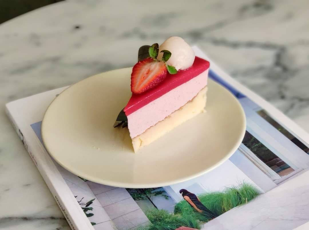 Raspberry & Lychee Mousse ร้าน น่ำกี่ คาเฟ่ - Wongnai