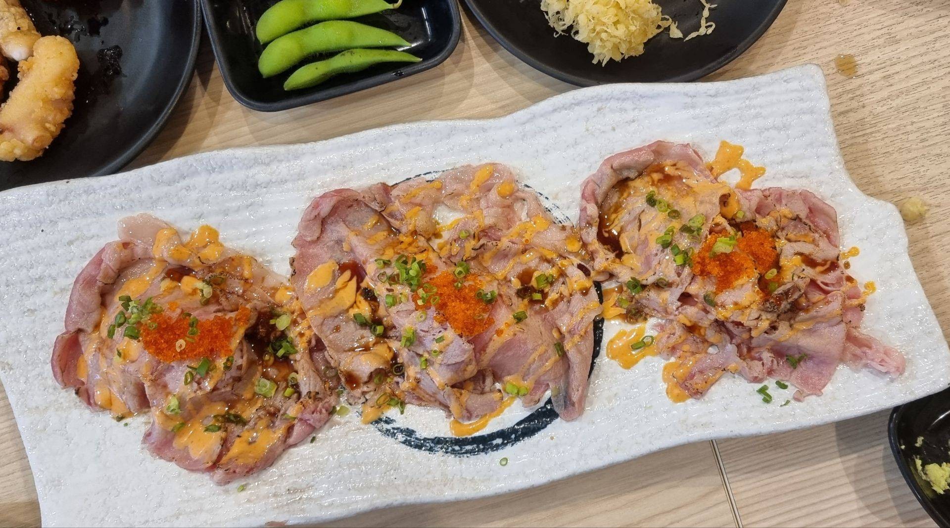 รีวิว Fin Sushi Central Si Racha - Sushi buffet เสิร์ฟซาซิมิสดที่ Fin ...