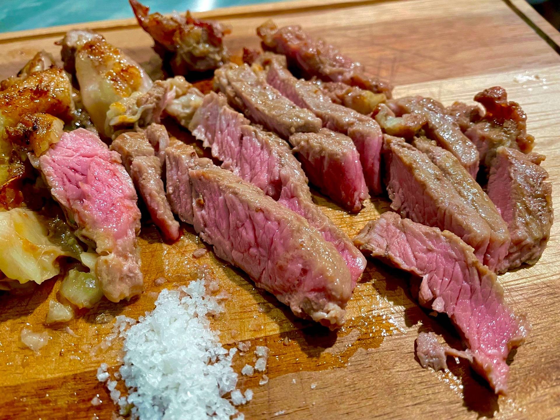 รูป มีเดียมแรร์ ท่าเตียน (Medium Rare ท่าเตียน)